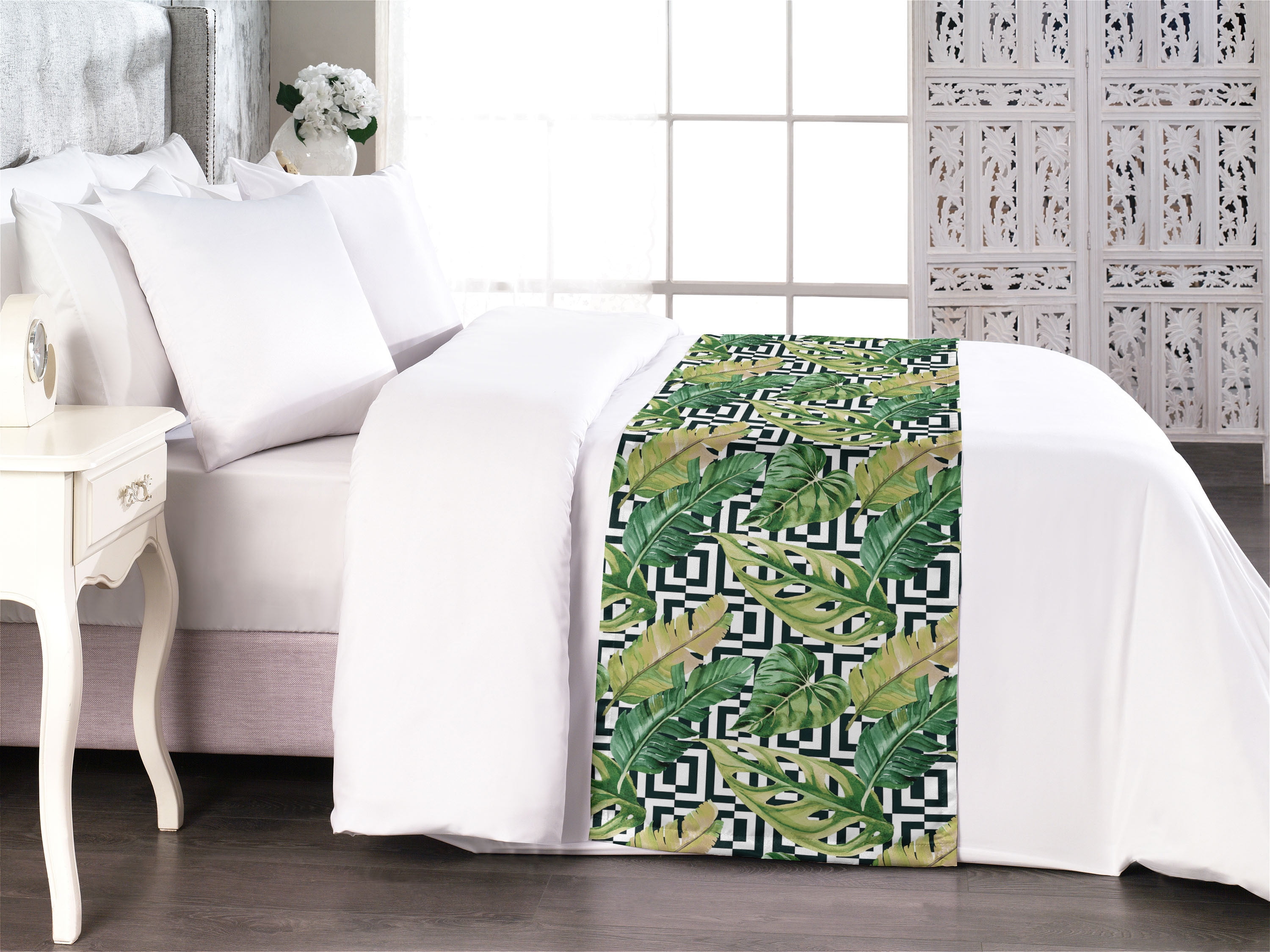 Exotic Bed Runner, Tropical Theme Leaves Illustration on Monochrome ...
