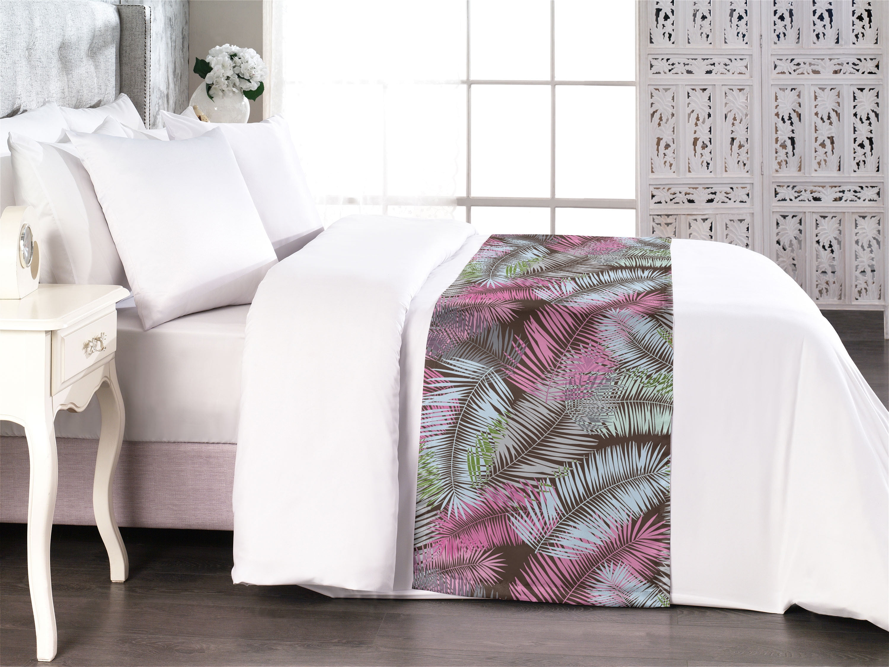 Exotics Bed Runner, Aloha Themed Tropical Leaves Pattern with Neutral ...