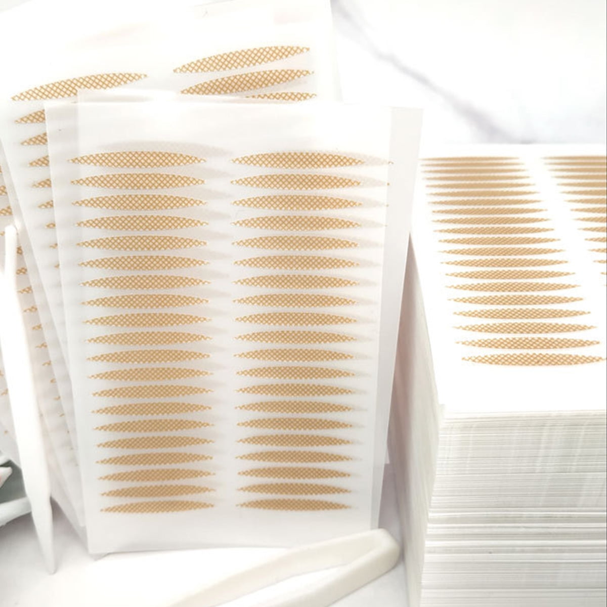 Eyelid Tapes,800Pcs Eyelid Lifter Strips,Invisible Double Eyelid Tape ...