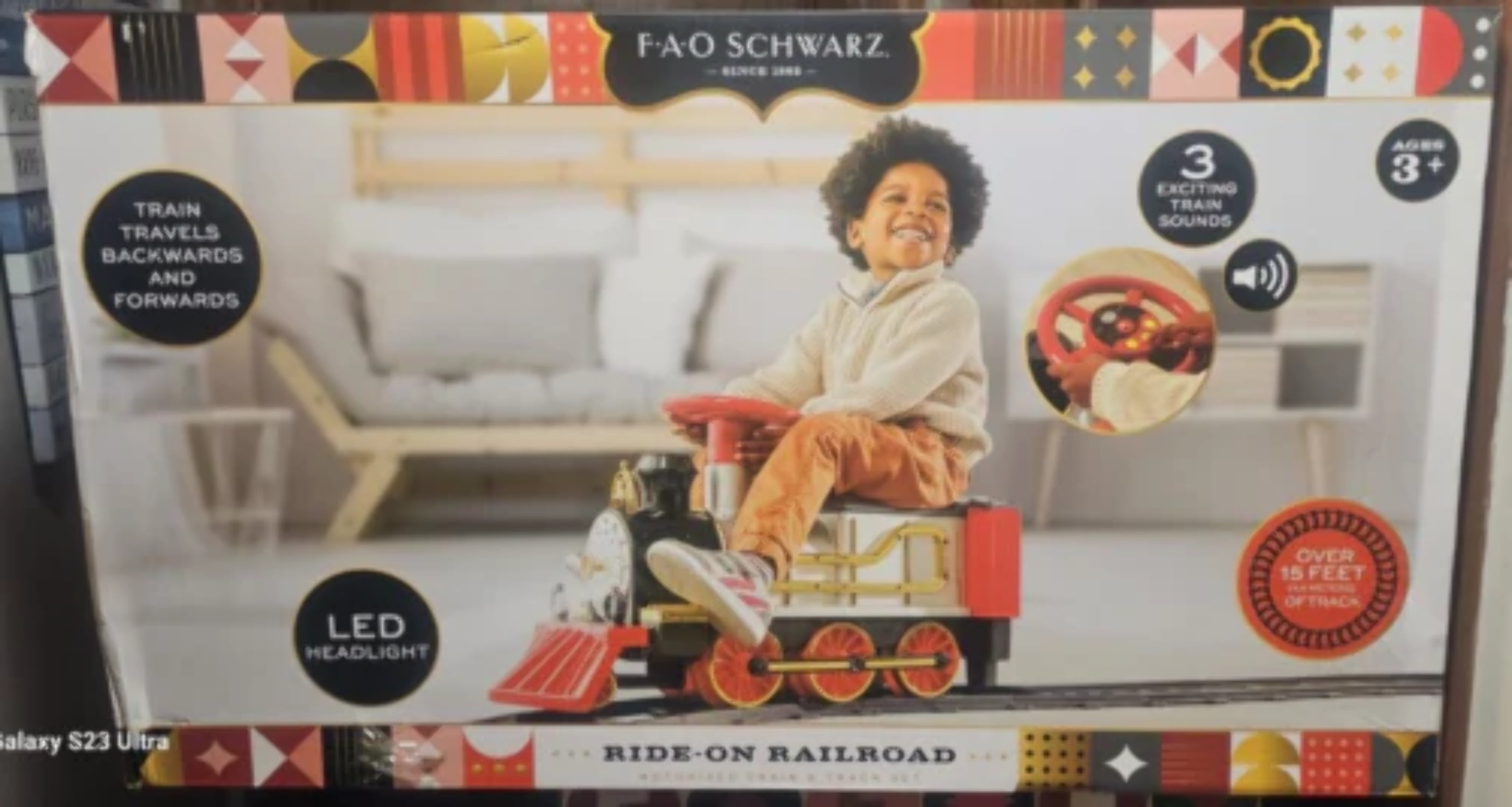 FAO Schwarz Motorized Train Set with LED Lights and 15+ Feet of Track ...