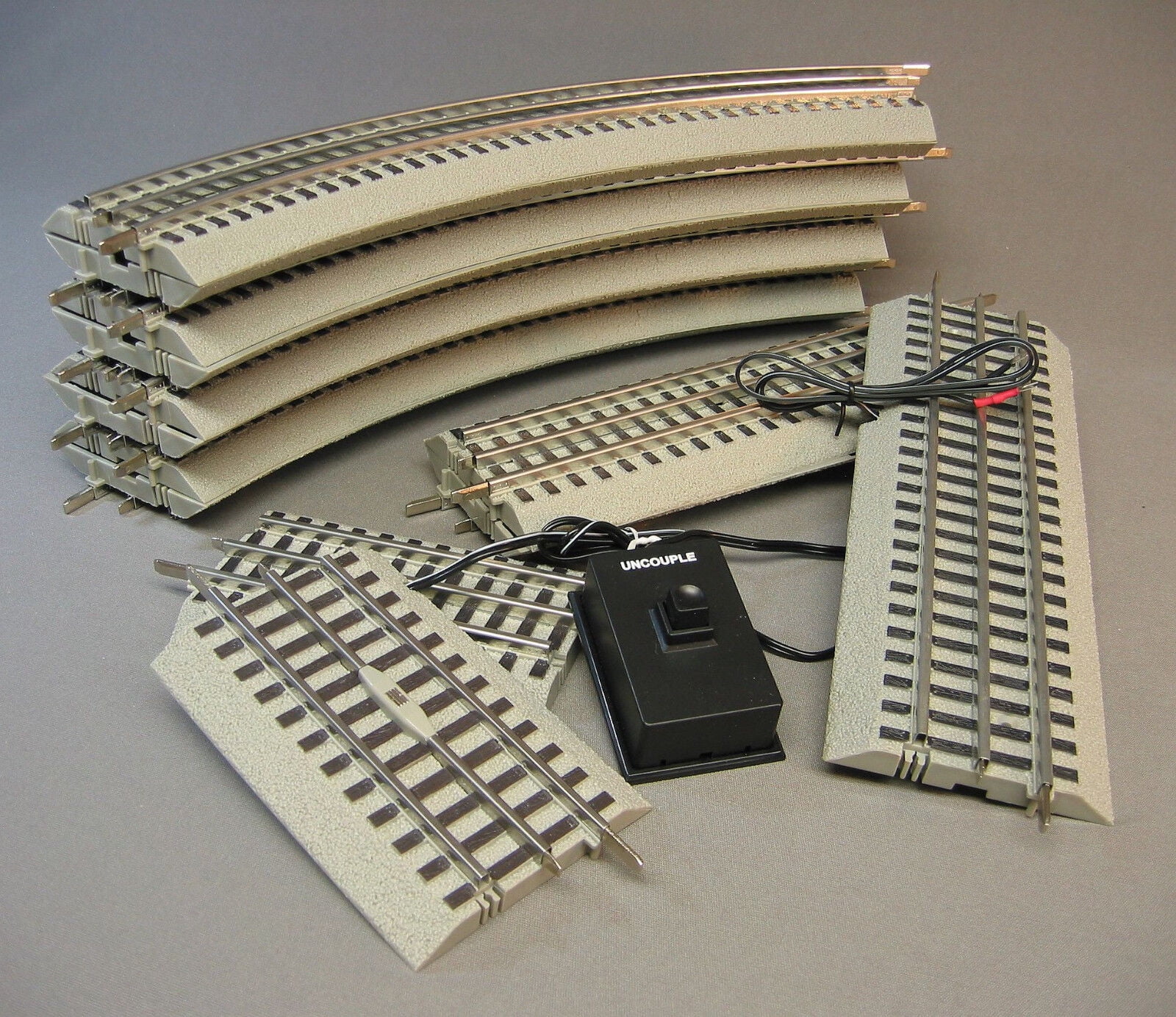 FASTRACK 40" x 60" Oval Track w/UNCOUPLER Section O Gauge - Walmart.com
