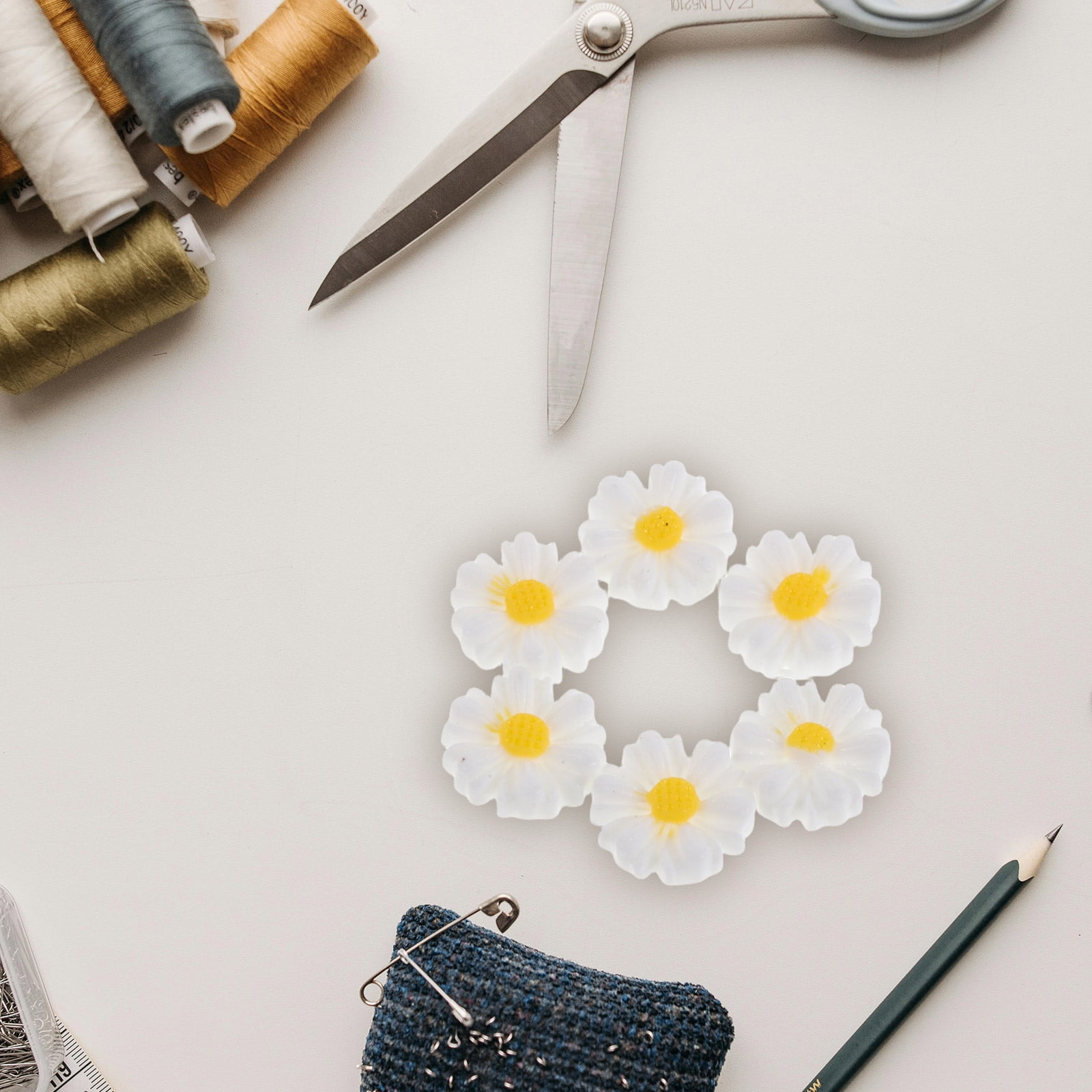 FRCOLOR 50pcs Assorted Color Resin Daisy Charms for Crafts and ...