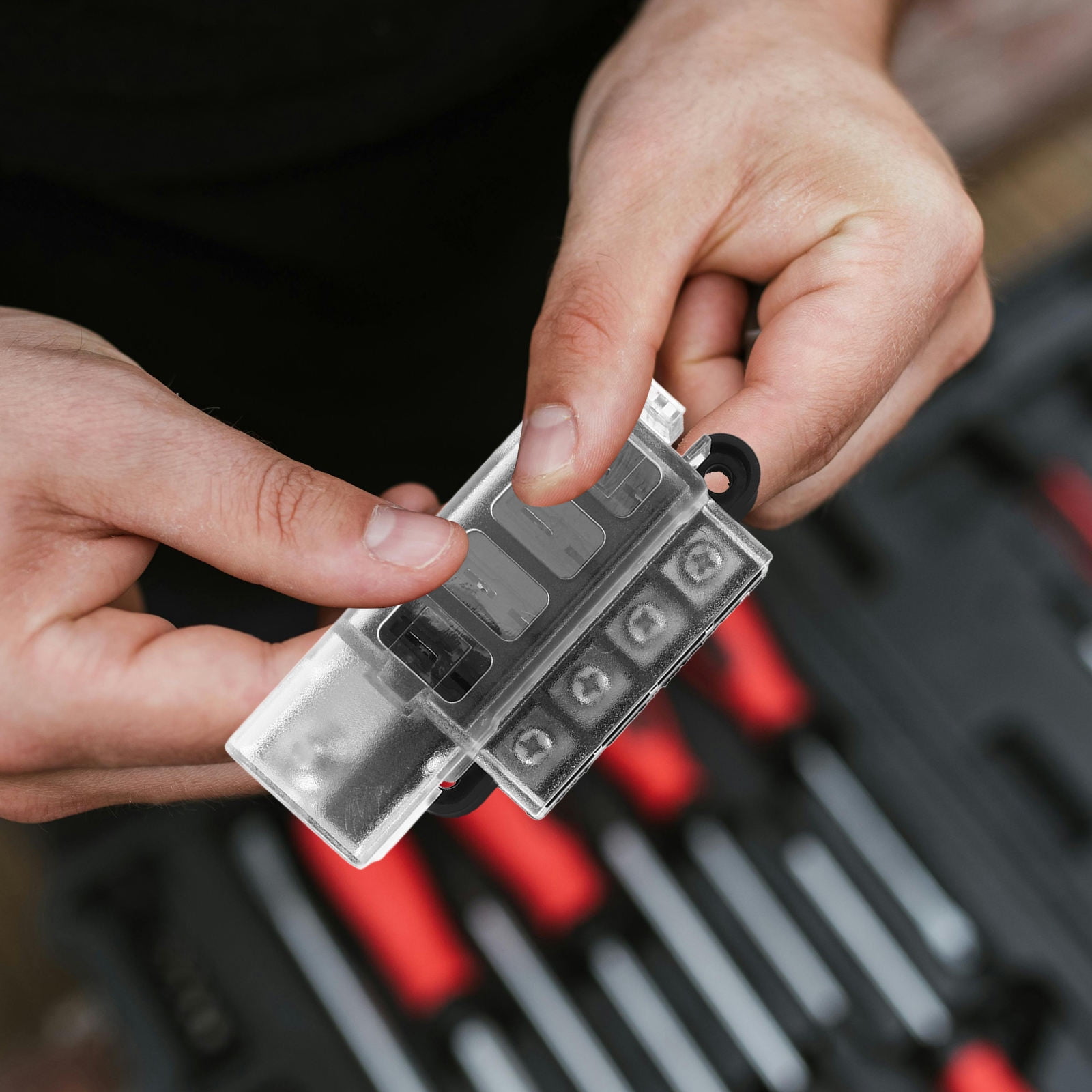 FRCOLOR Compact 4 Way Fuse Box with Cover for Car Made of Plastic and ...