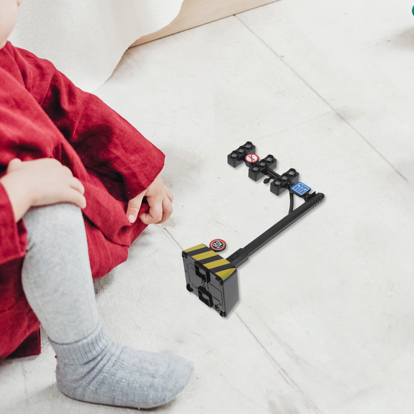 FRCOLOR Mini Signal Light Realistic Traffic Signal Toy For Children ...