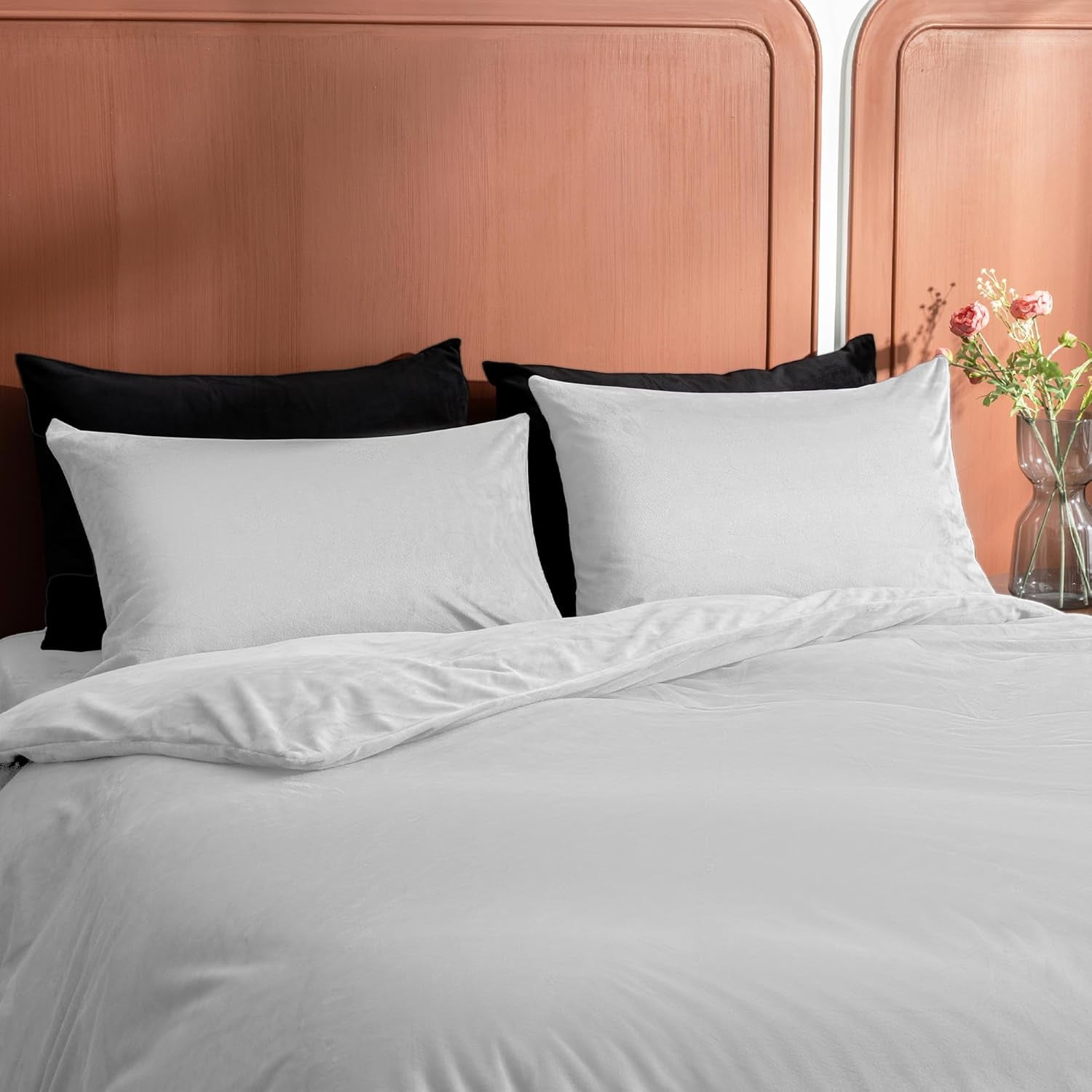 FUGee-2 Pack Zippered Velvet Standard Pillowcases, Super Soft and Cozy ...