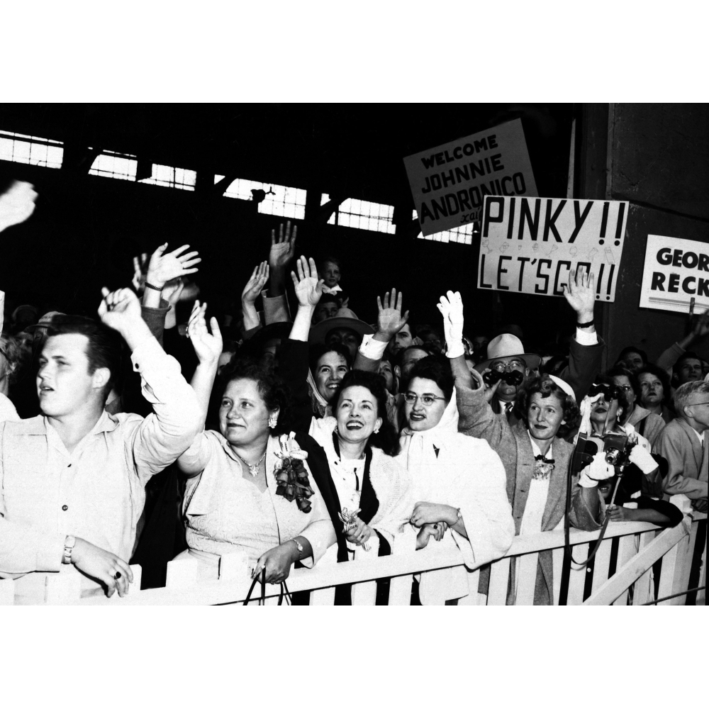 Families Waving As They Greet The Troop Ship Of The Pow'S Returning ...