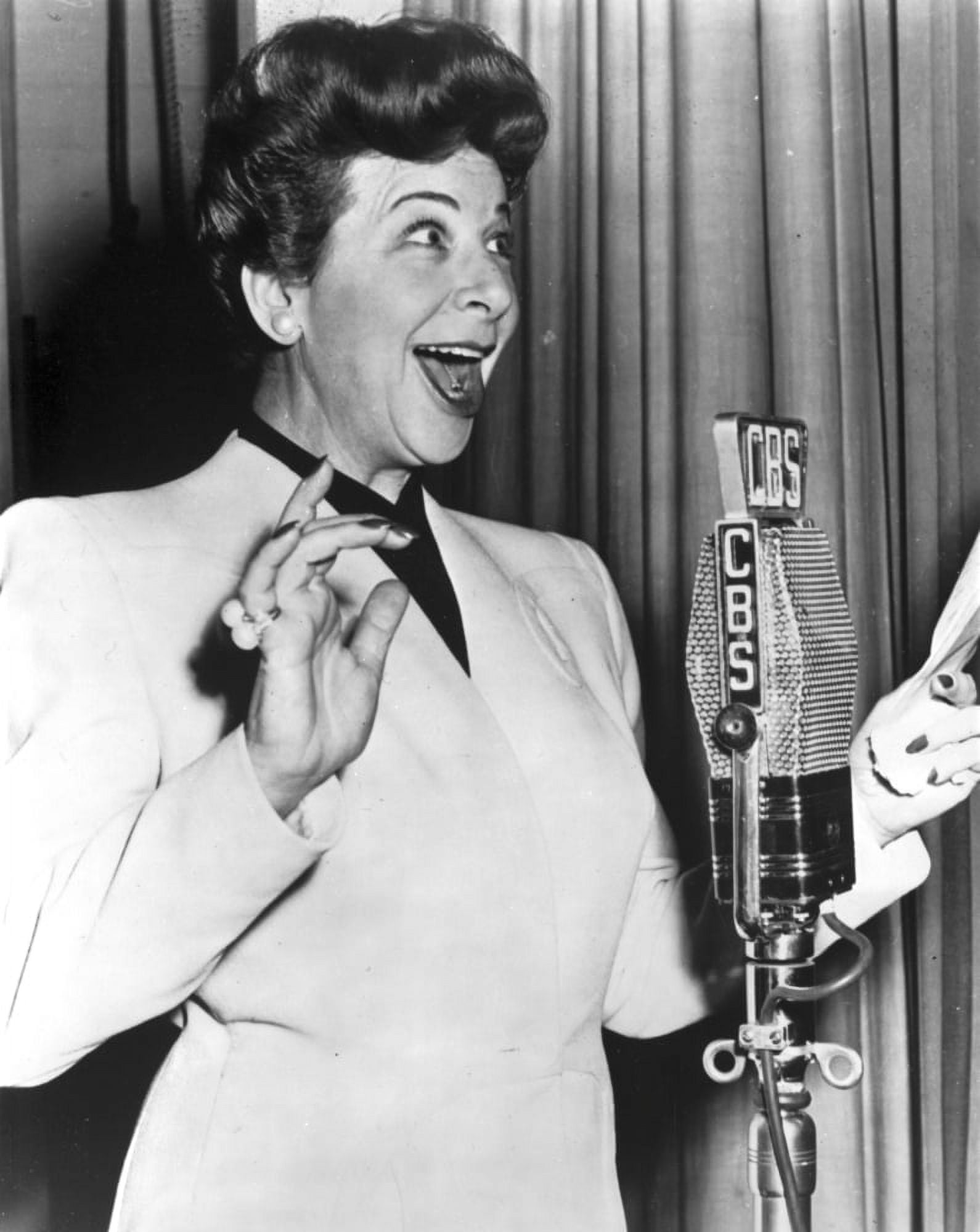 Fannie Brice singing Photo Print (8 x 10) - Walmart.com