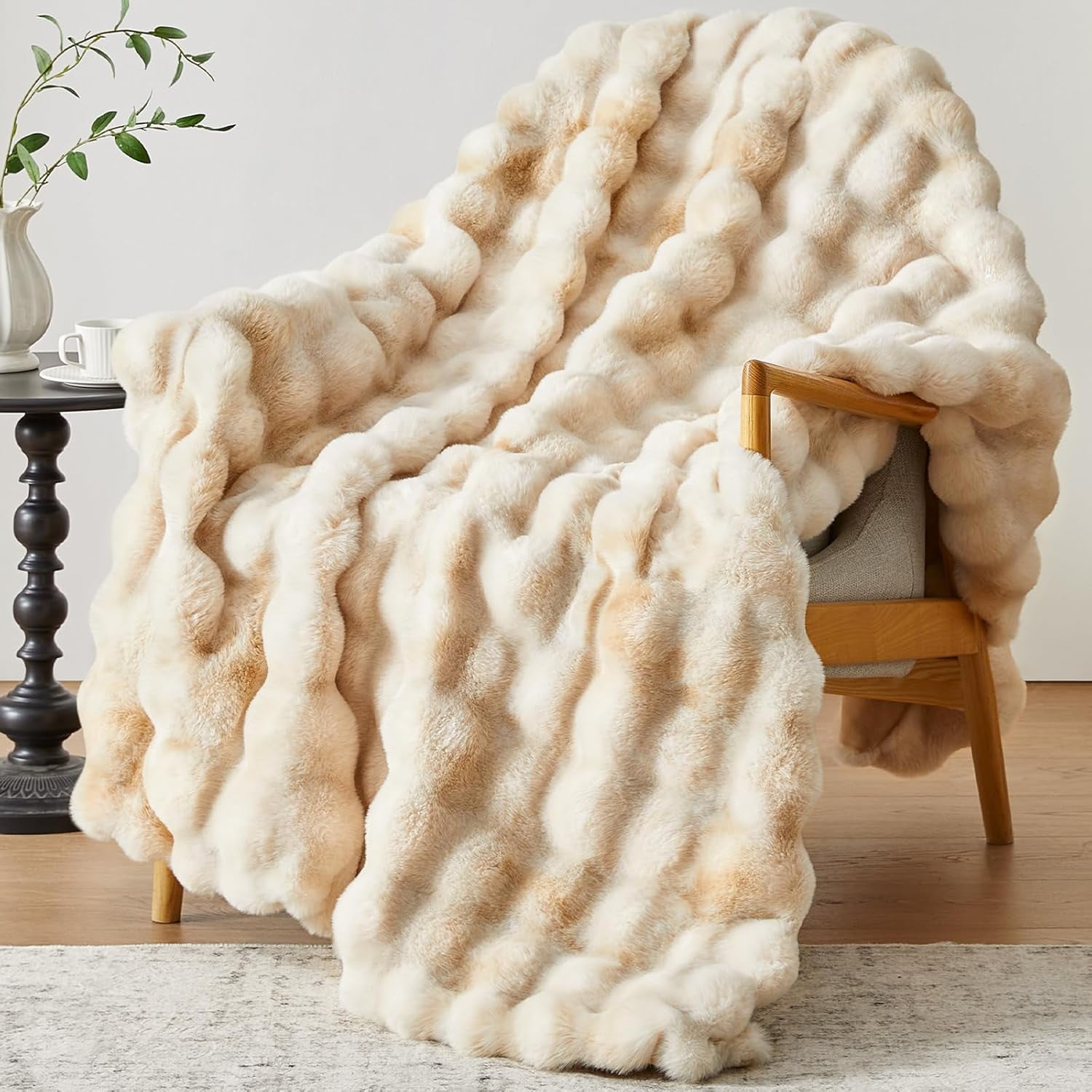 Faux Fur Throw Blanket, 1000GSM Fluffy Soft Bubble Blanket for Couch ...