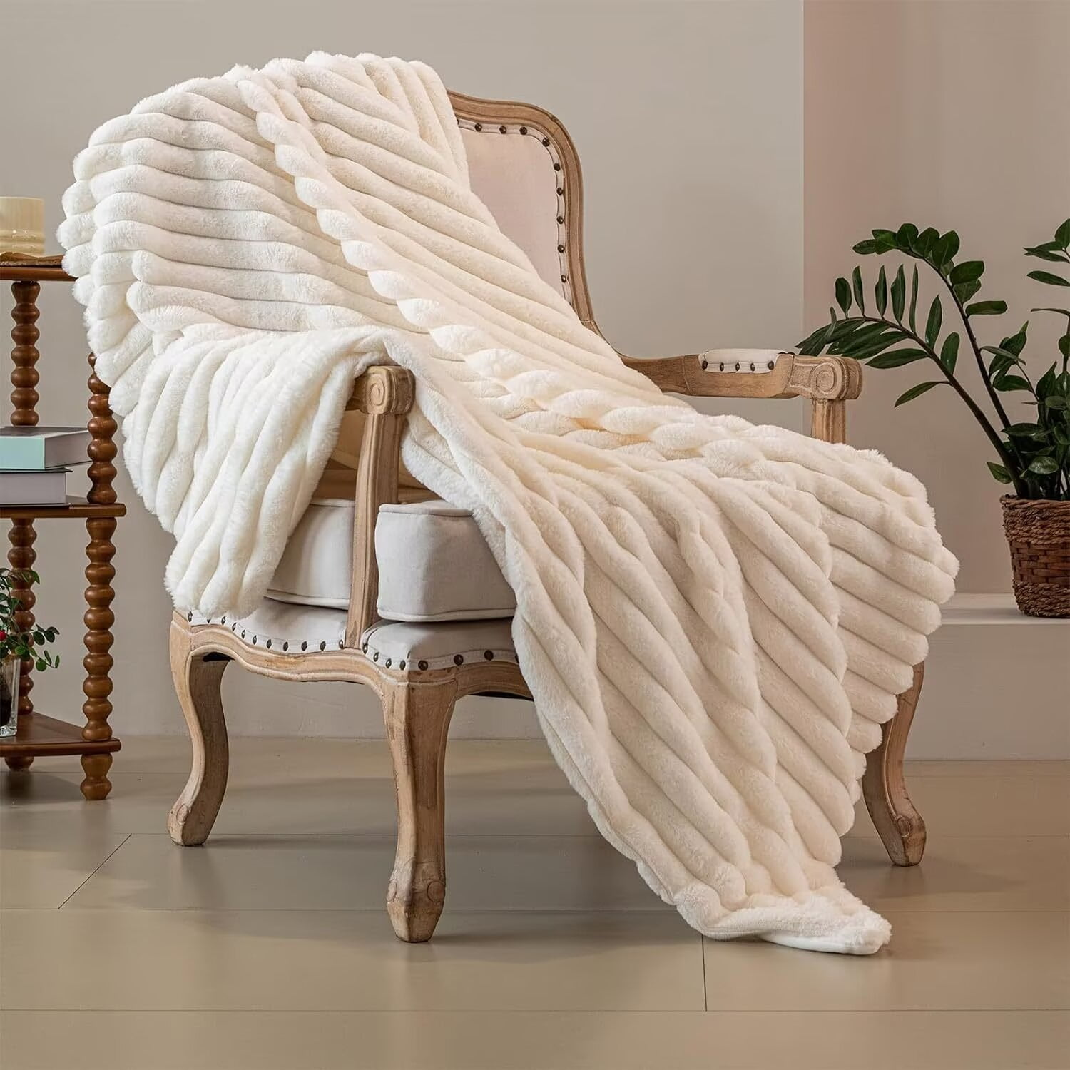 Faux Fur Throw Blanket - Ultra Long Pile, Luxury Fluffy Fox Golden with ...