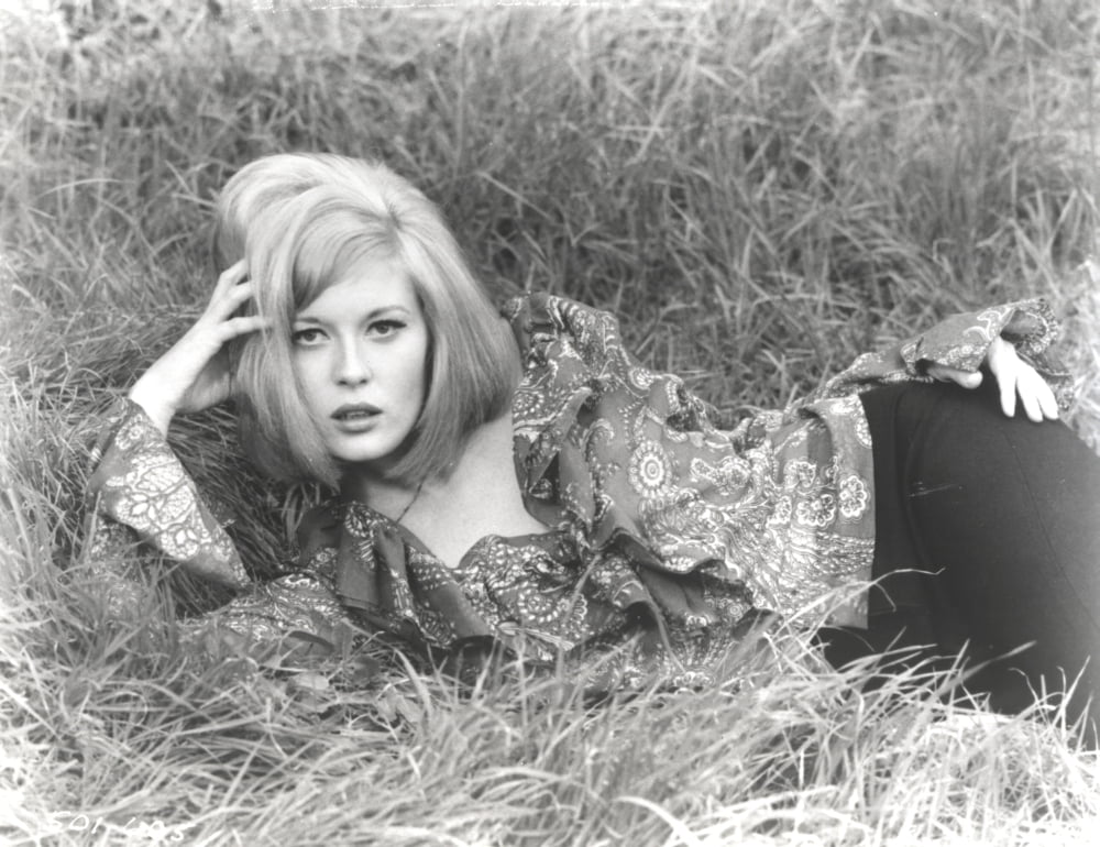 Faye Dunaway Lying in Classic Photo Print (8 x 10) - Walmart.com