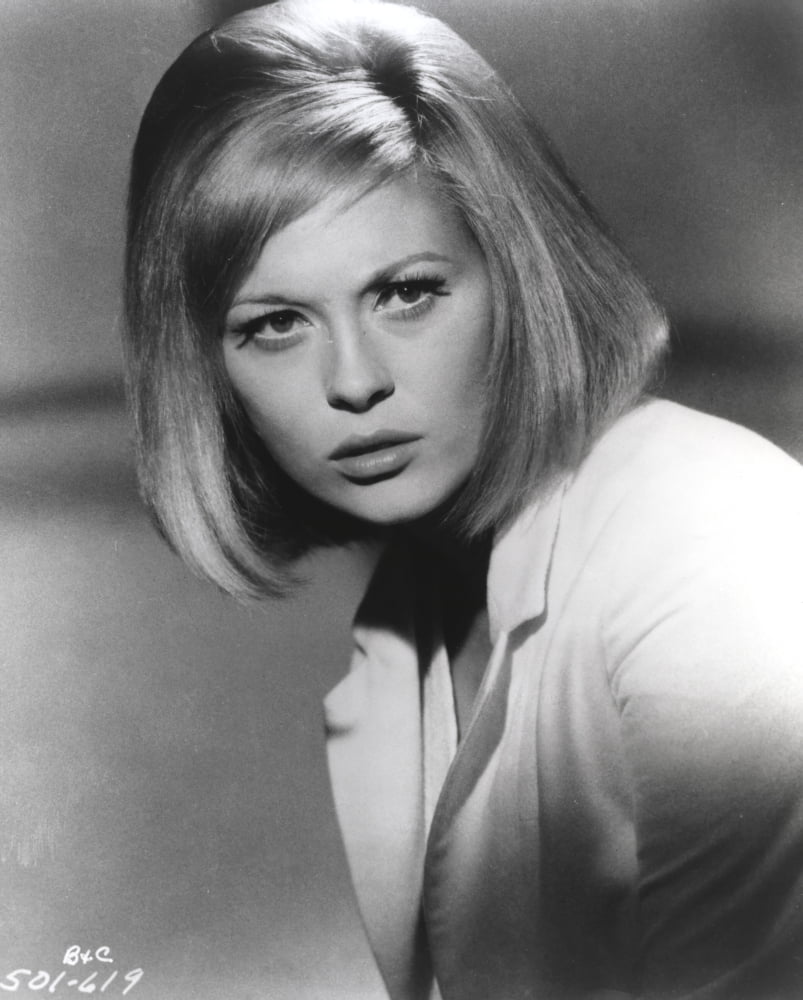 Faye Dunaway Posed in Shirt in Black and White Photo Print (8 x 10) - Walmart.com