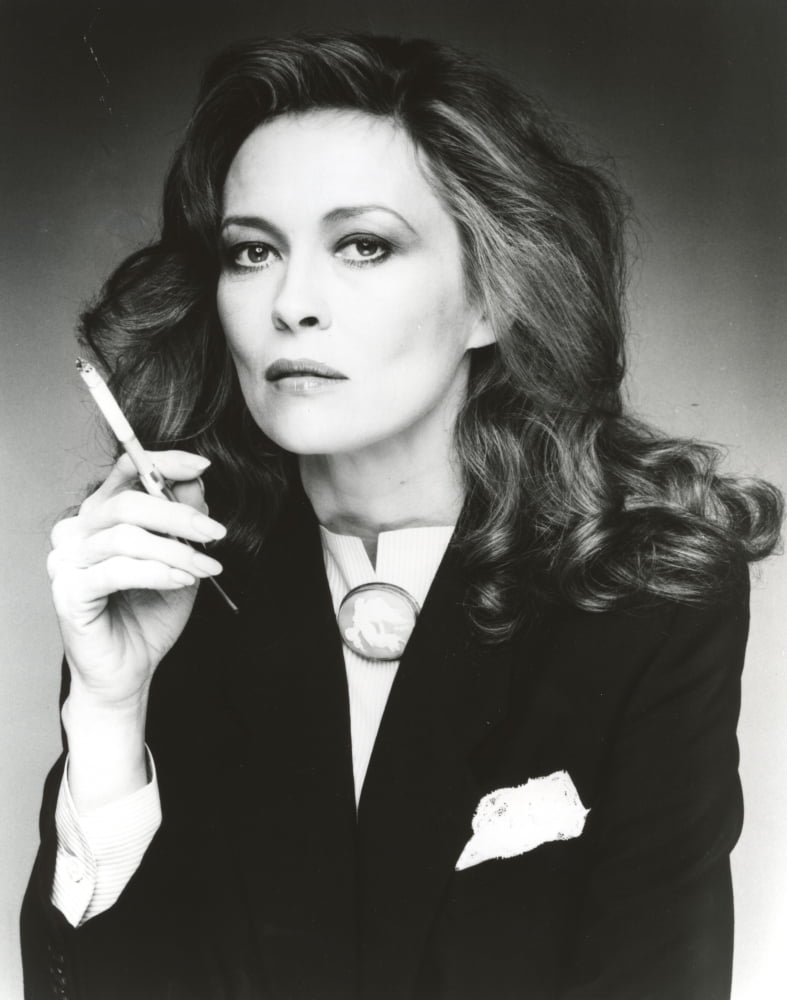 Faye Dunaway Smoking Cigarette in Blazer Photo Print (24 x 30) - Walmart.com