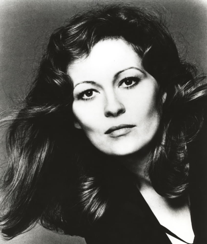 Faye Dunaway in Wavy Hair Photo Print (8 x 10) - Walmart.com