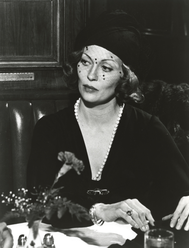 Faye Dunaway with Marcel Hairstyle Photo Print (8 x 10) - Walmart.com