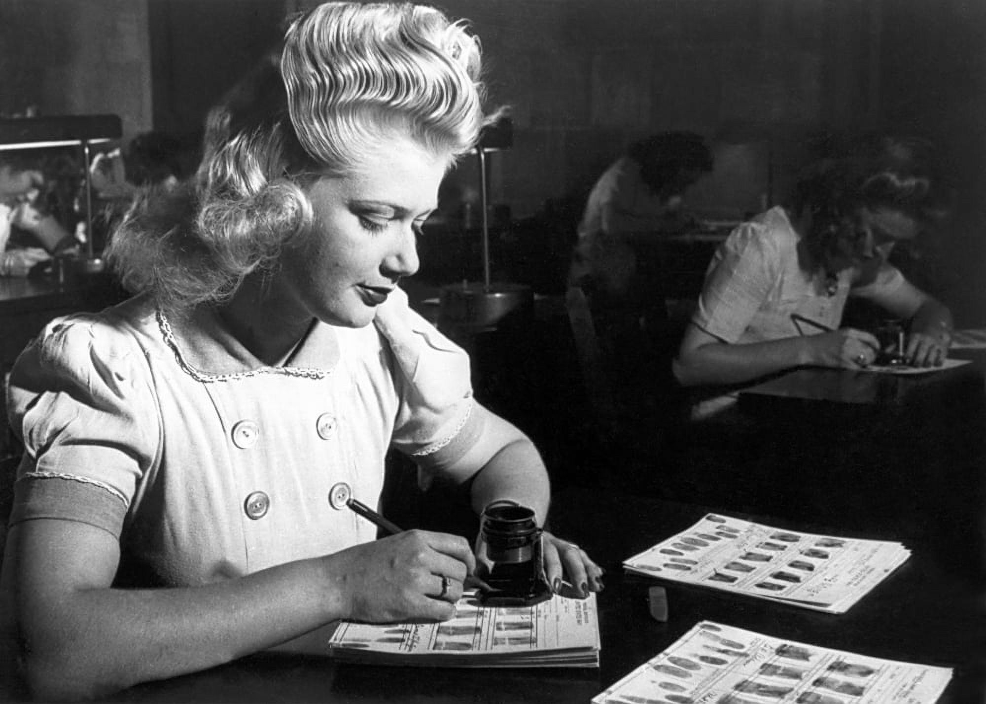 Fbi Forensic Science Used An Army Of Trained Finger Print Analysts To ...