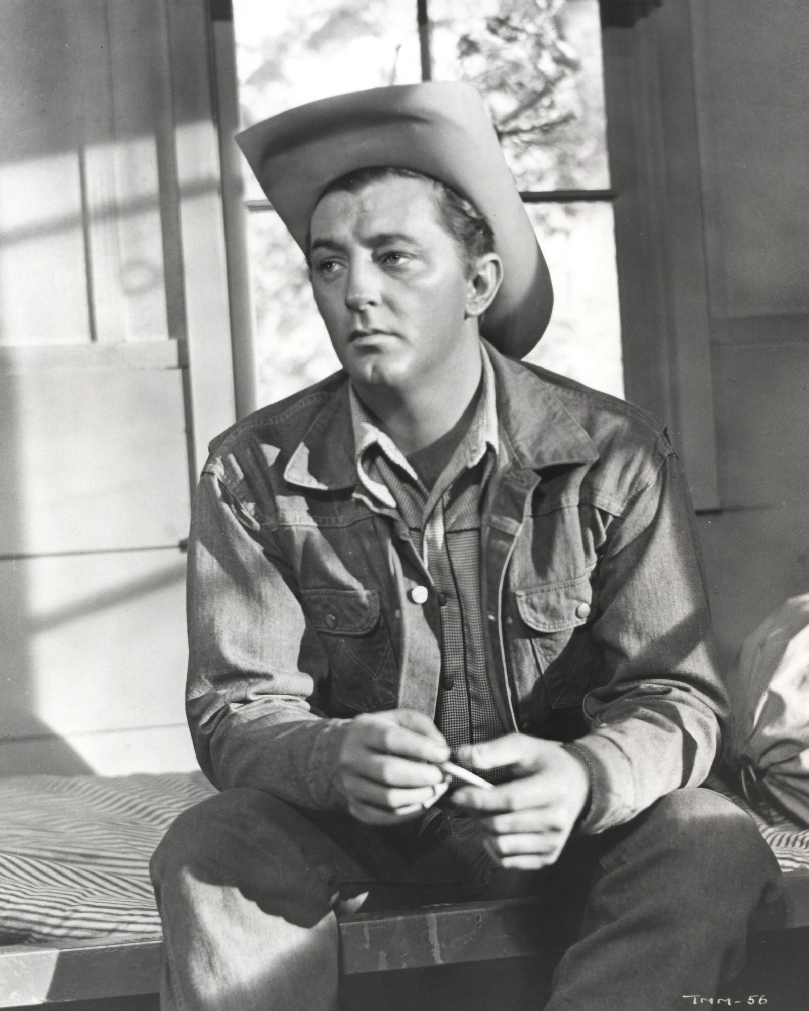 Film still featuring Robert Mitchum as a cowboy Photo Print (8 x 10 ...