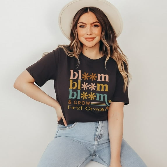 First Grade 1st Grade Teacher Retro 1st Grade Flower Tee, Team Teachers TCute Elementary School ...