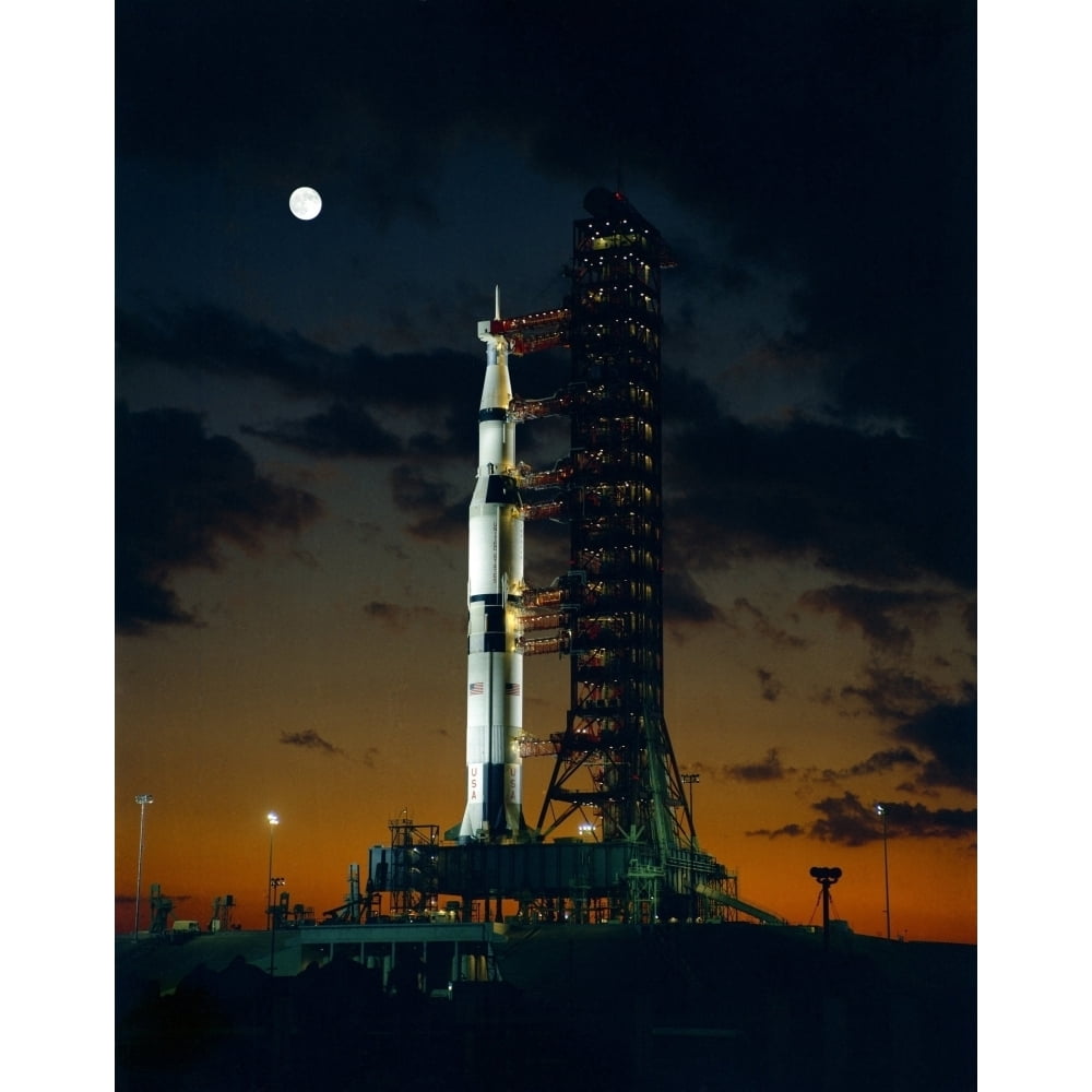 First Test Flight Of A Giant Saturn V Rocket For The Apollo 4 Mission ...