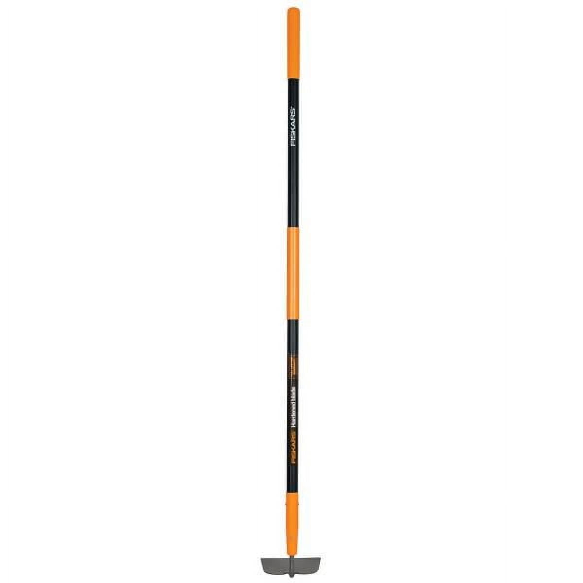 Fiskars 57-1/2 in Garden Hoe with Fiberglass Handle - Walmart.com