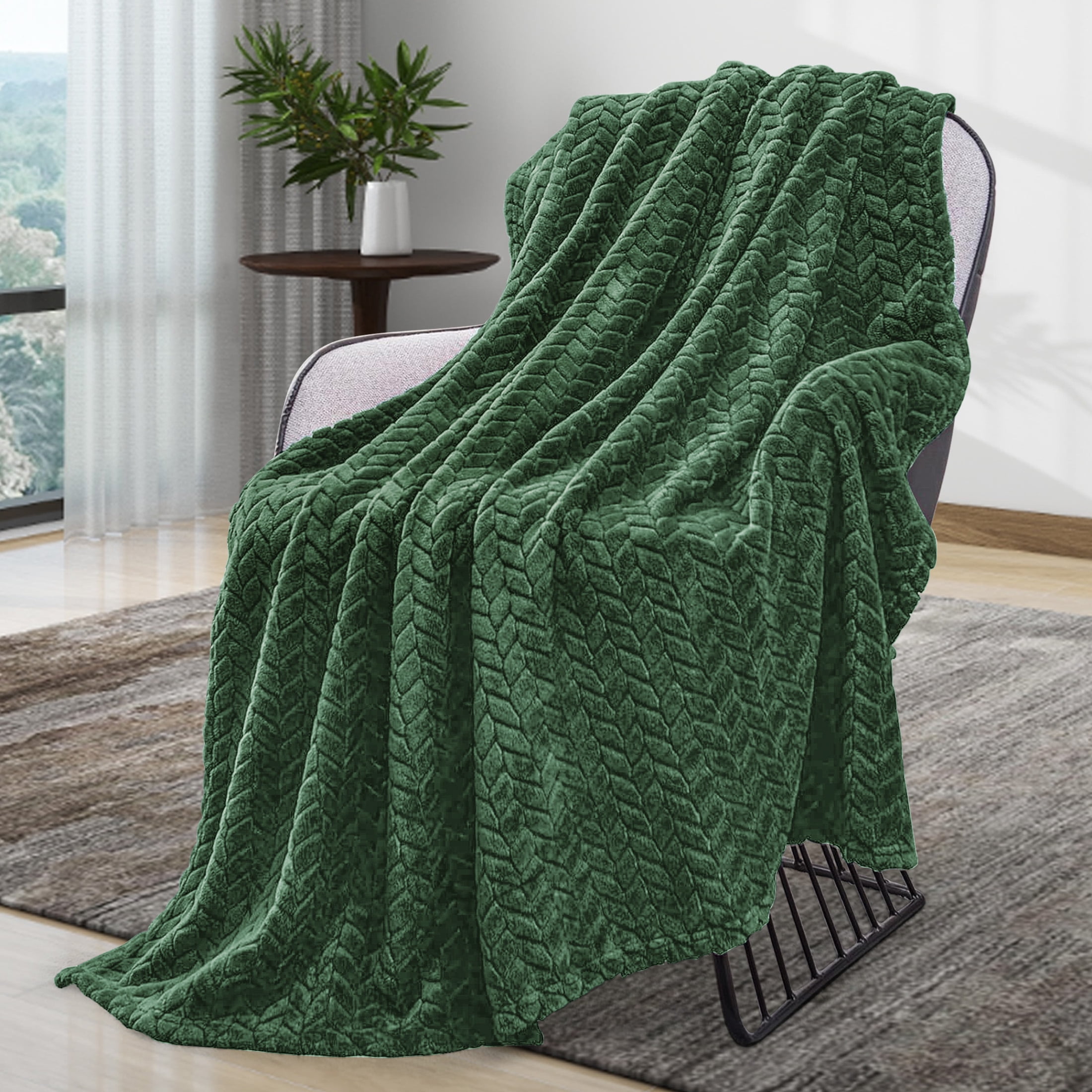 Arsny Green Diamond Flannel Throw, 108" × 90" - Walmart.com