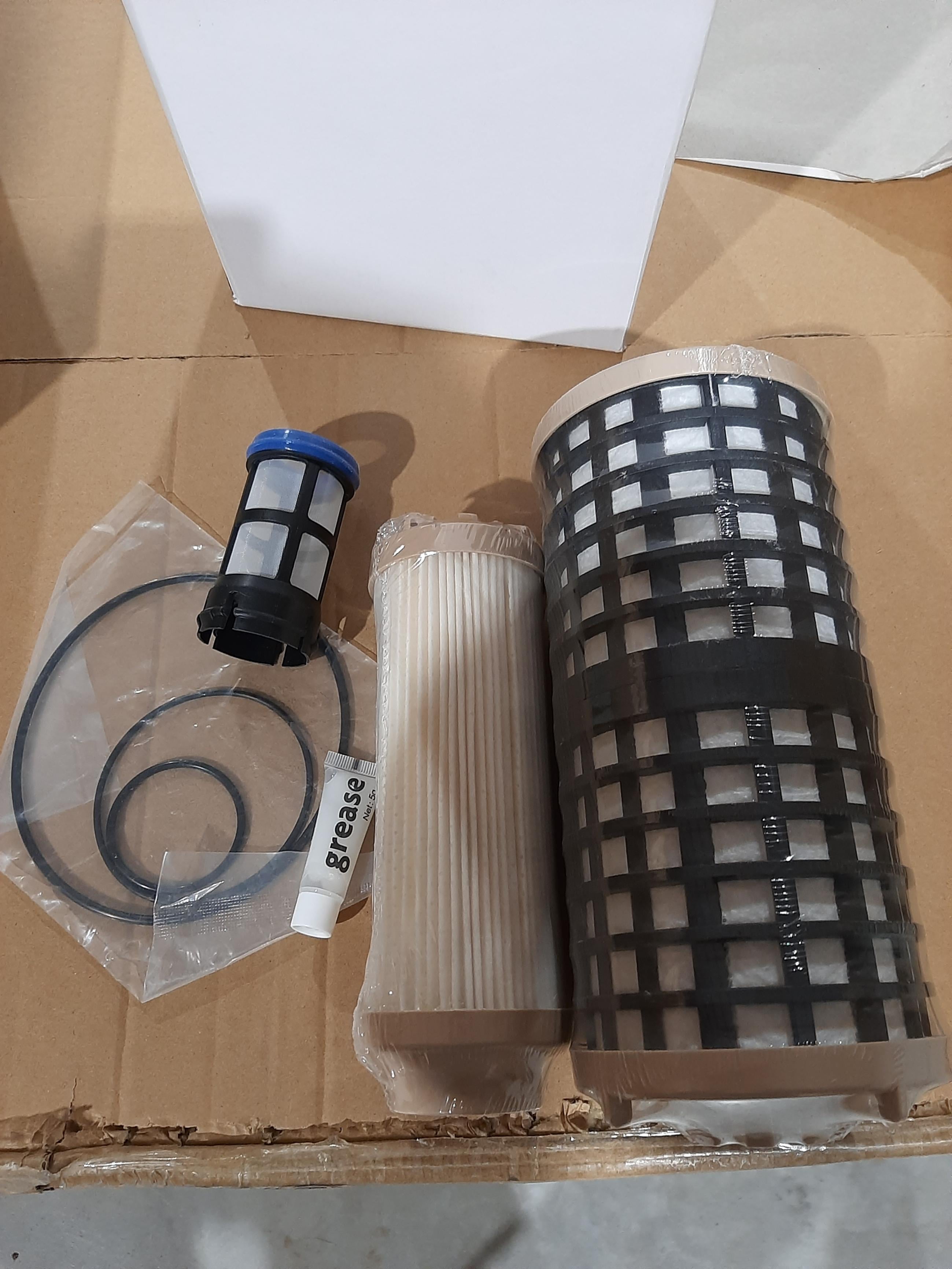 Fleetguard FK48556 Fuel Filter Kit Includes 3 Filters, Pre Screen And ...