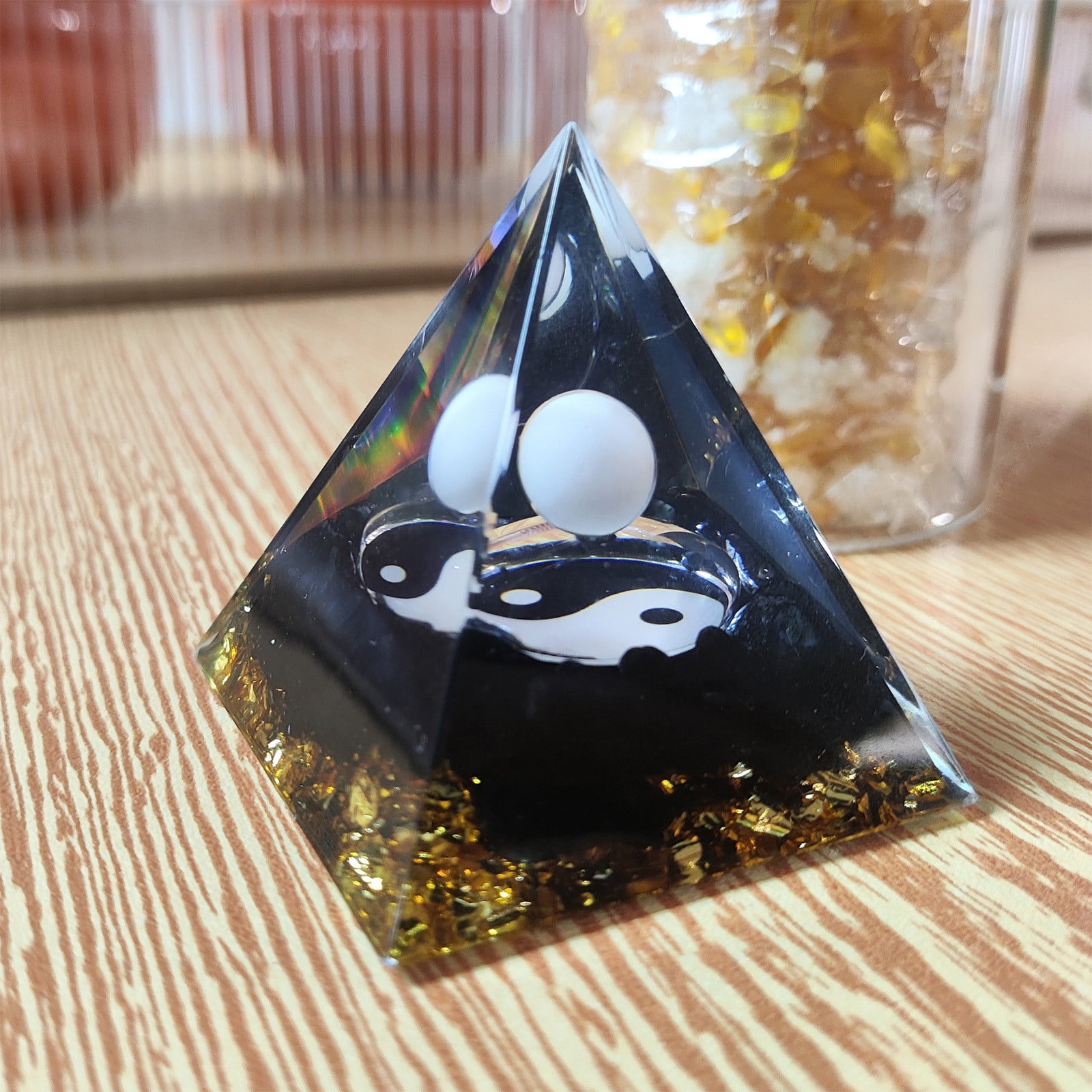 Floleo Pyramid, Small Healing Crystals Pyramid With Amethyst Stones ...