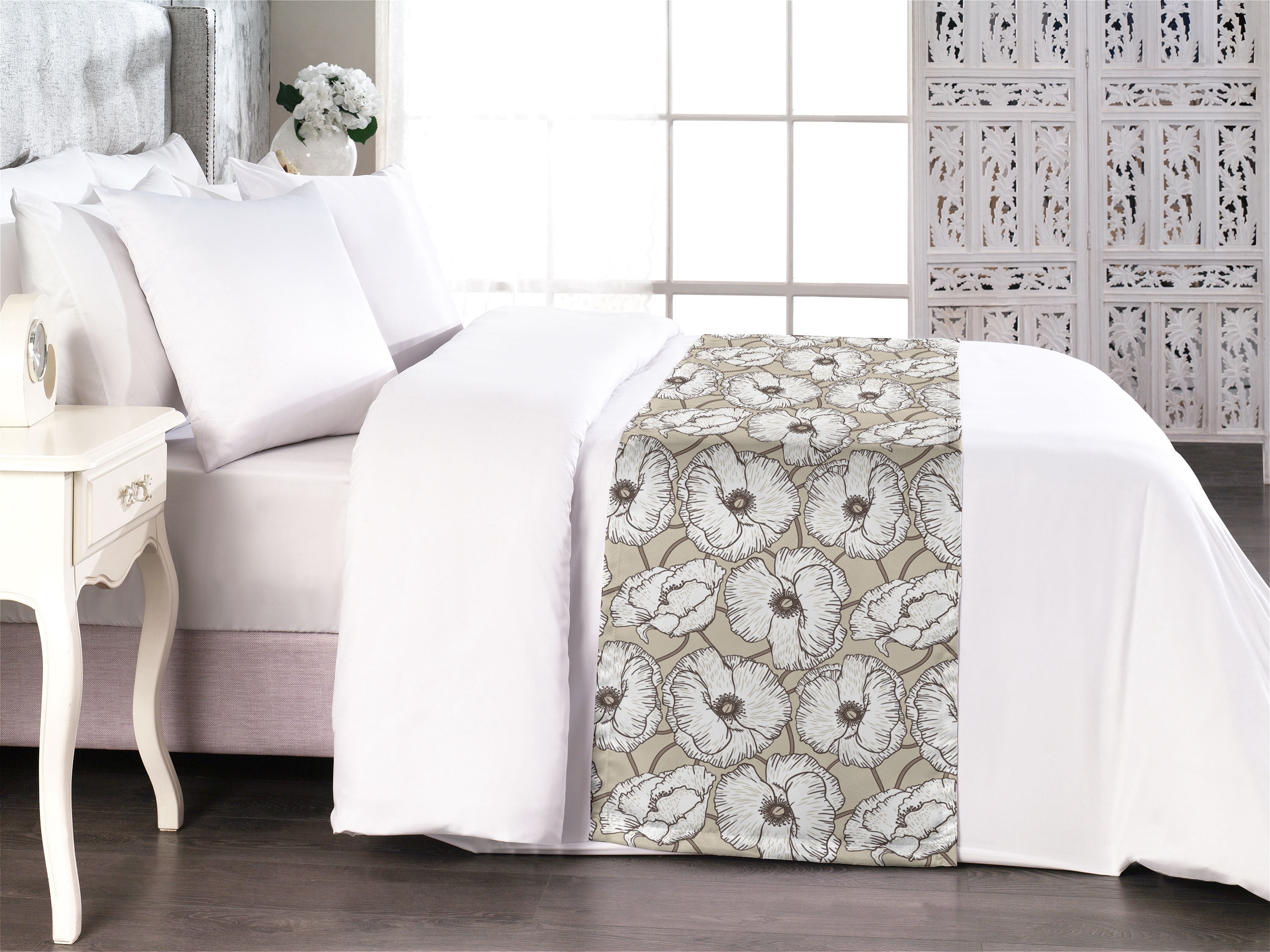 Floral Bed Runner, Poppy Flowers with Entangled Branches Pattern in ...