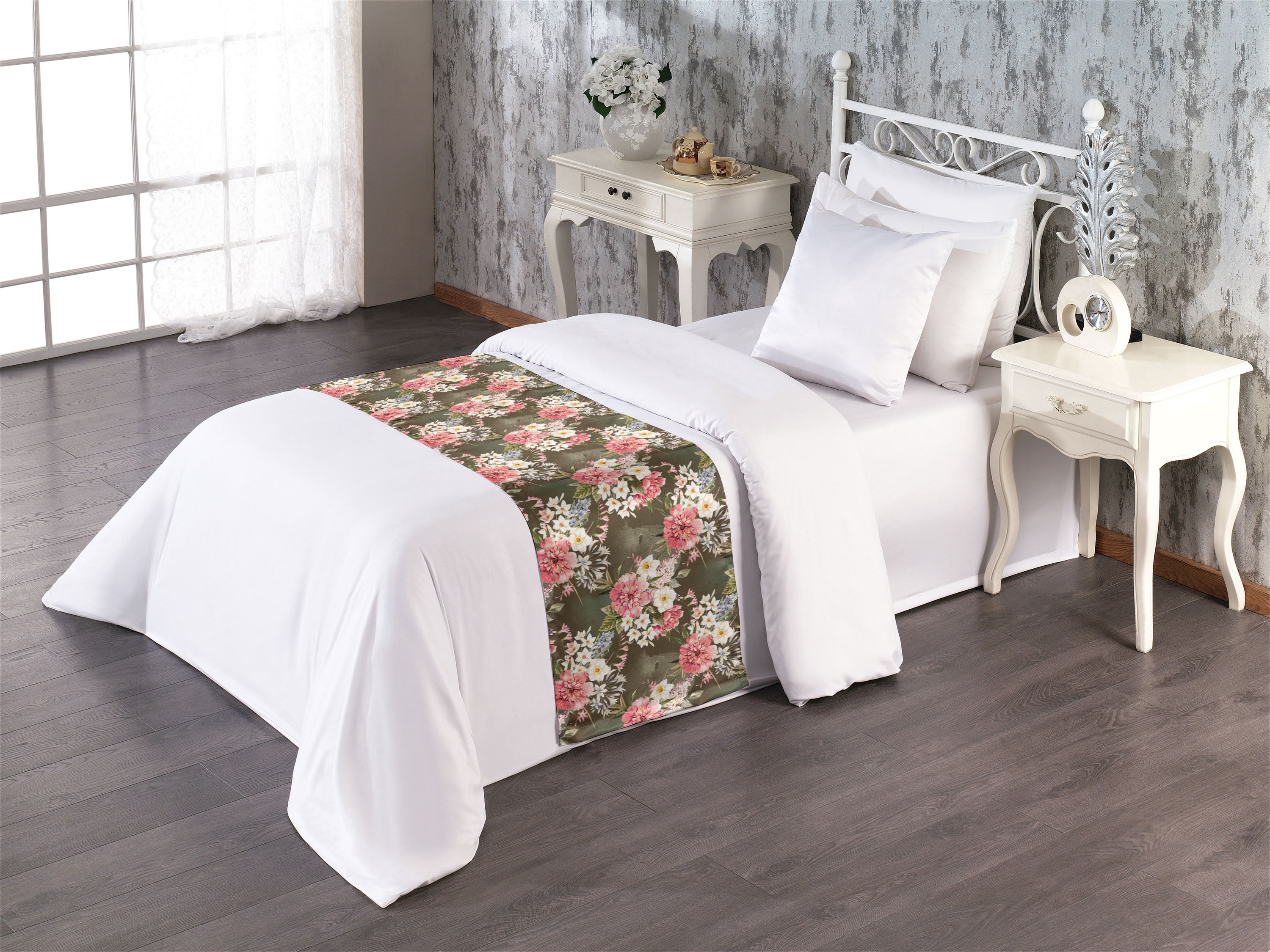 Floral Bed Runner, Vintage Theme Nostalgic Look Flower Sketch on ...