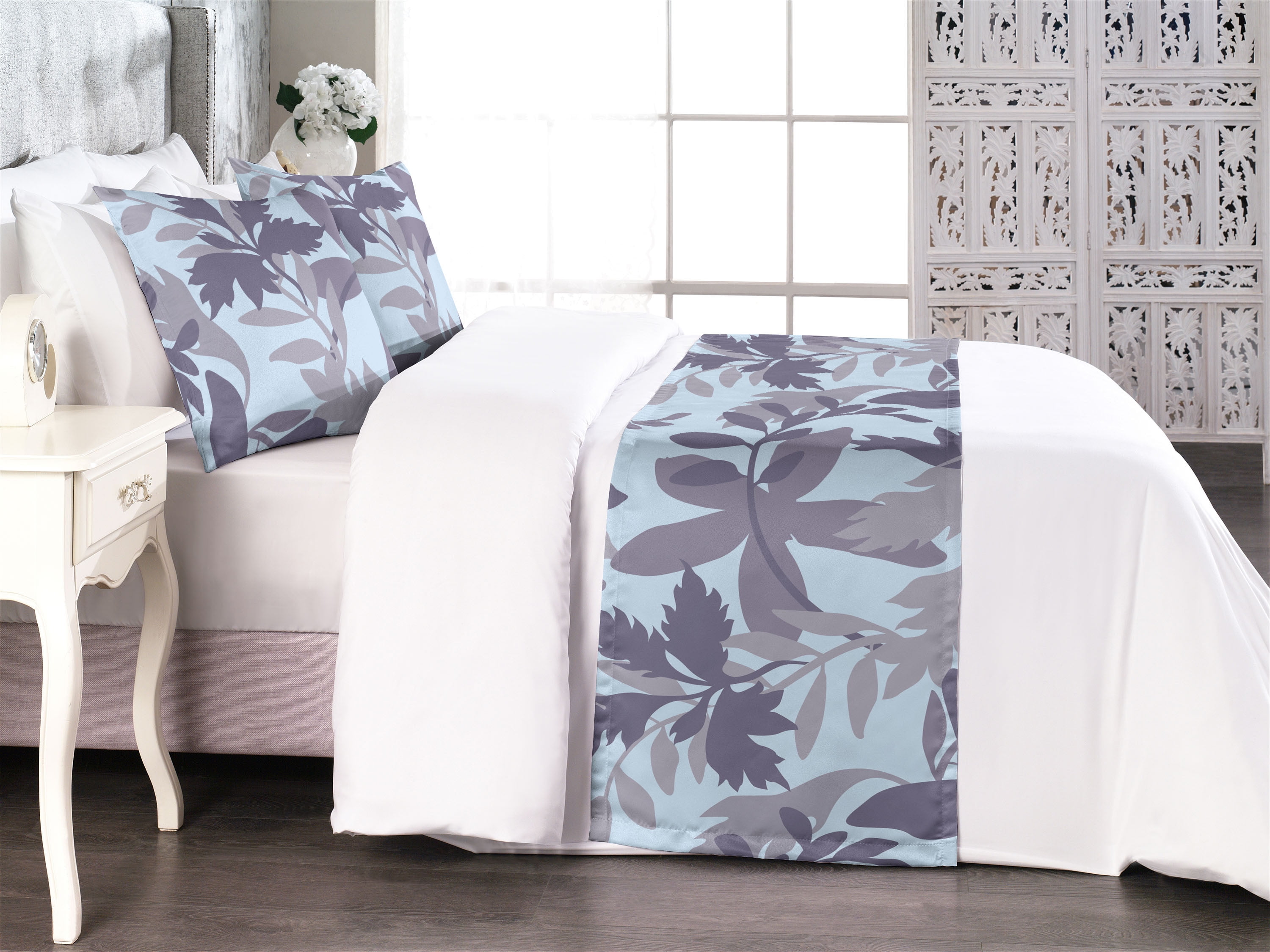 Floral Boho Bed Runner Set, Simple Design Delicate Flower Silhouettes ...