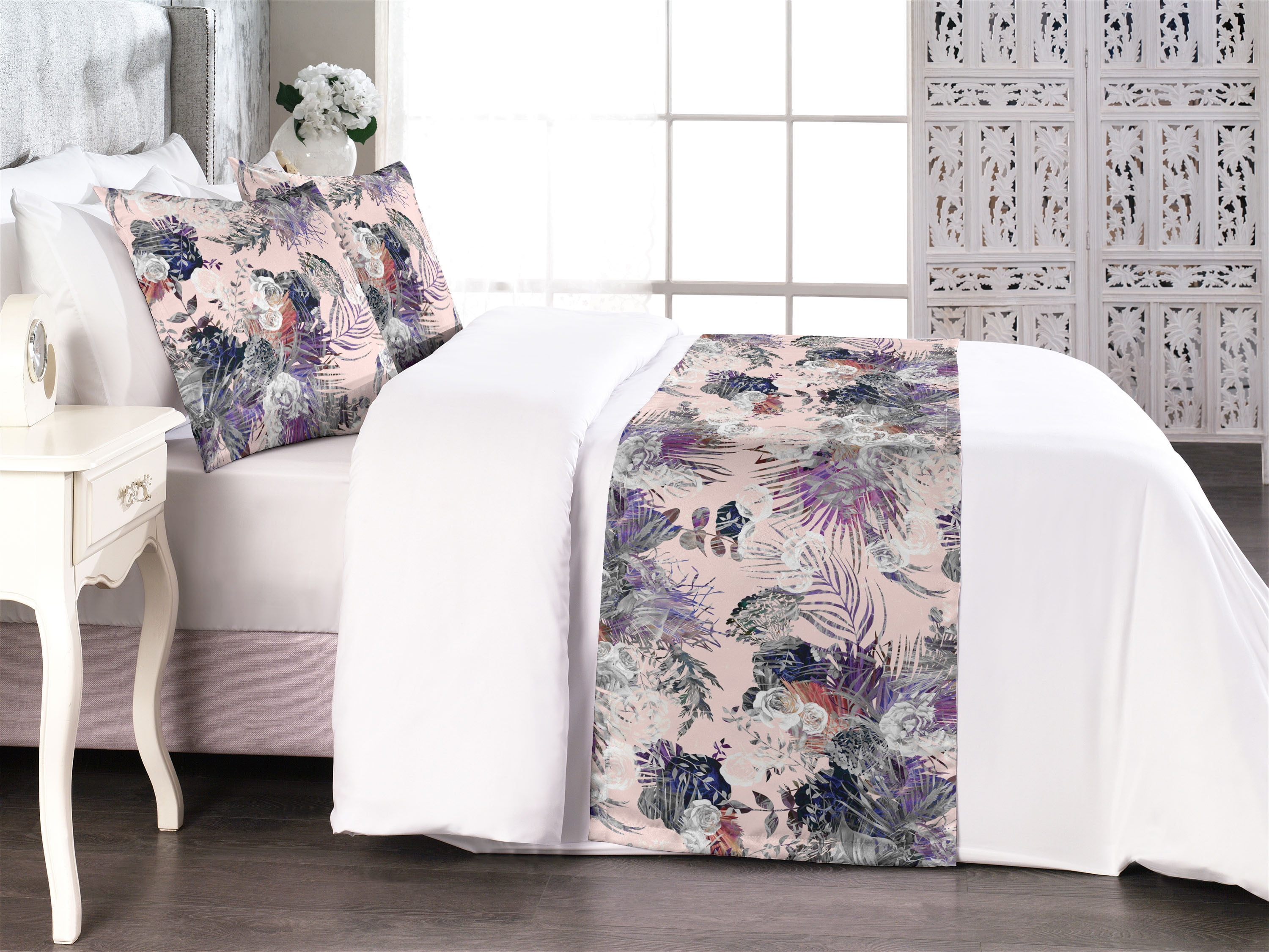 Floral Design Bed Runner Set, Rose Silhouette Pattern with Grunge ...