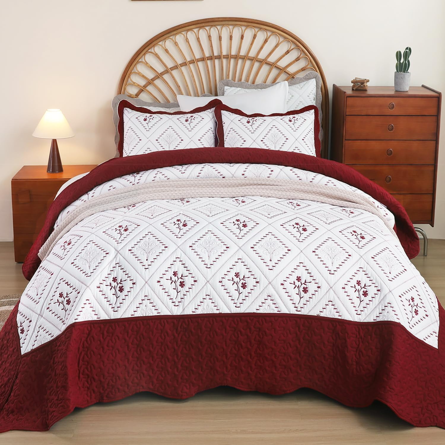 Floral Embroidery Quilt Set, 3 Pieces Queen Size Quilt Bedding Set, Classic Diamond Pattern ...