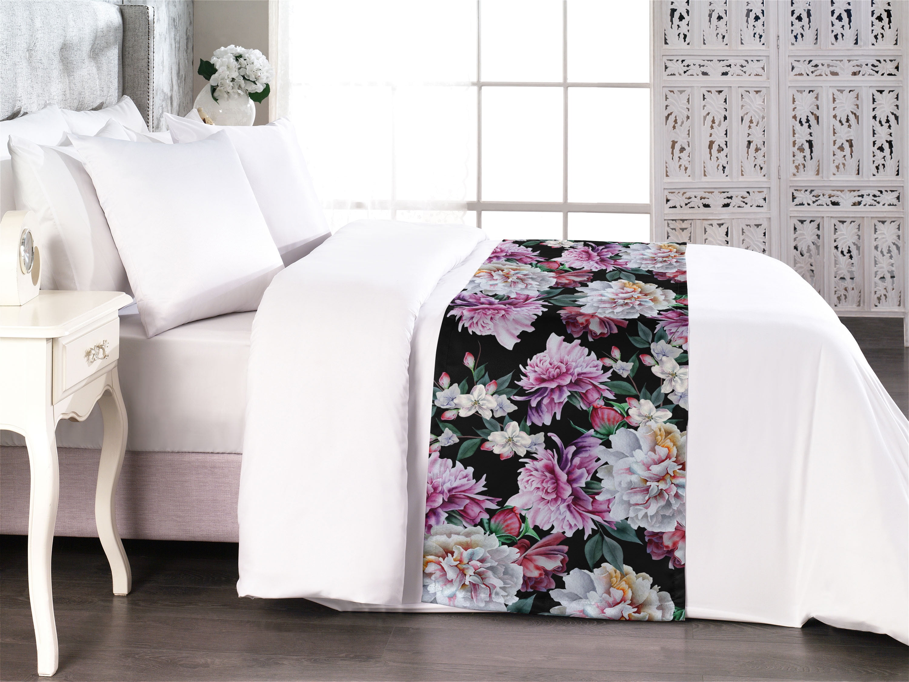 Flowers Bed Runner, Romantic Floral Blooming Wild Bouquet of Love on ...