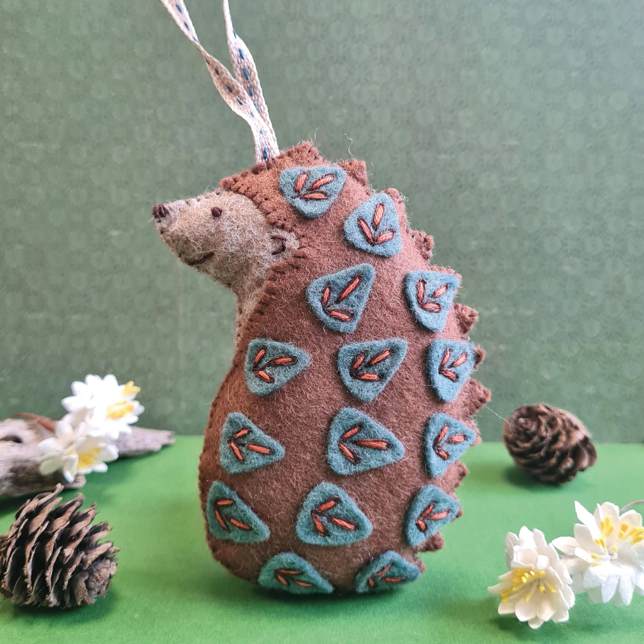 Folk Hedgehog from Felt Craft Kit MKFHD1F - Walmart.com