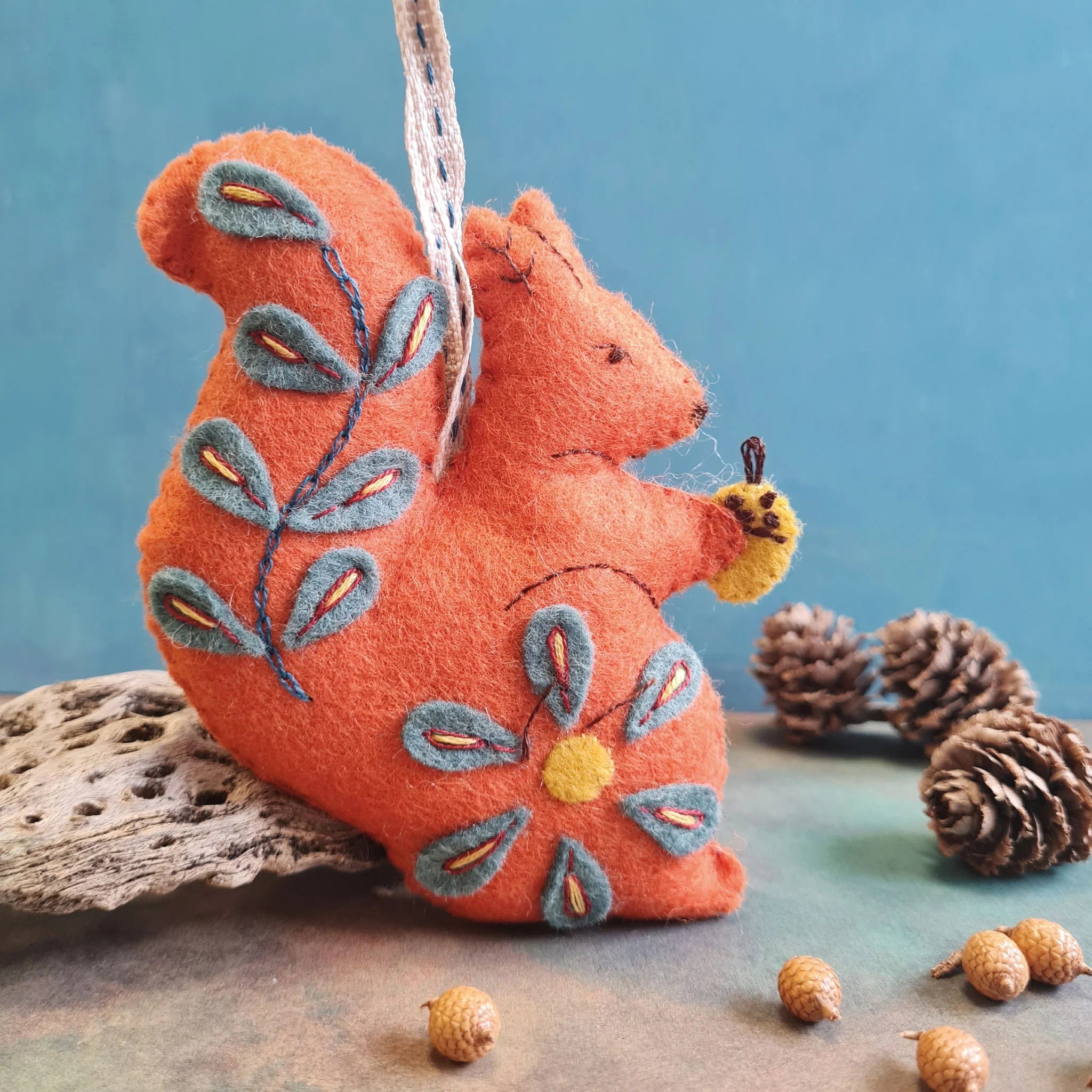 Folk Squirrel from Felt Craft Kit MKFSR1F - Walmart.com
