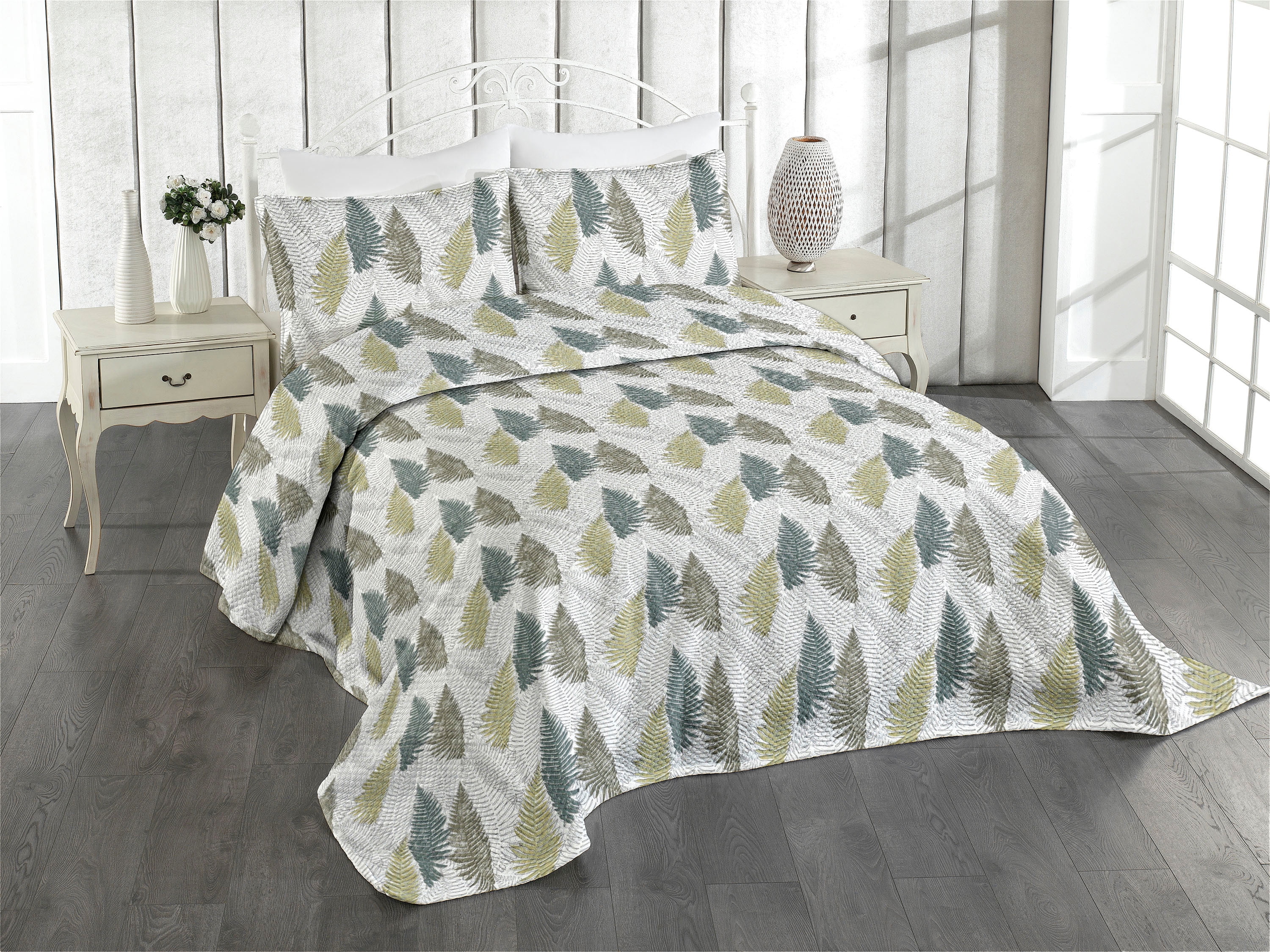 Forest Bedspread, Botanical Minimalist Drawing Tree Leaves on Plain ...