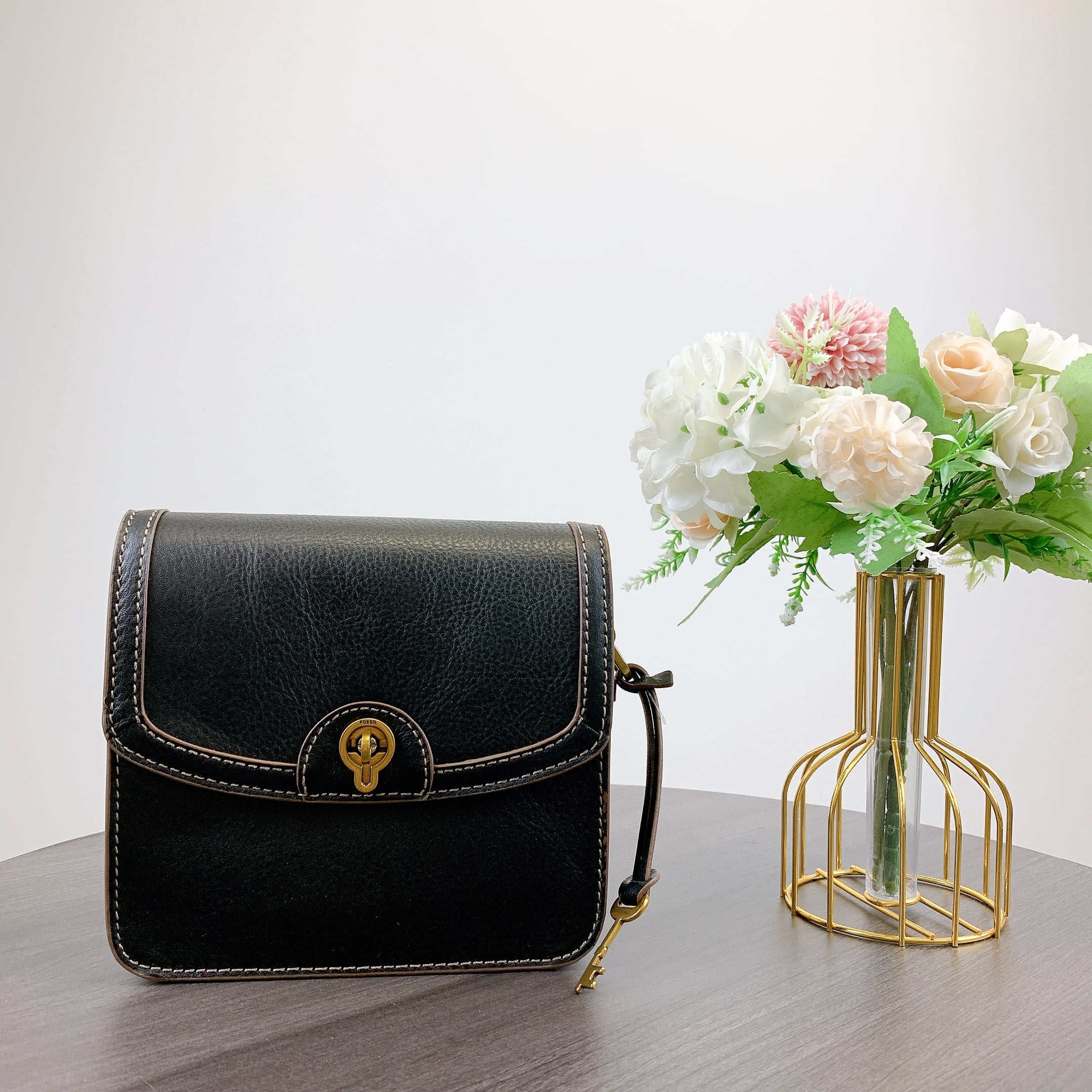 Fossil SHB3070001 Ainsley Small Flap Crossbody IN Black - Walmart.com