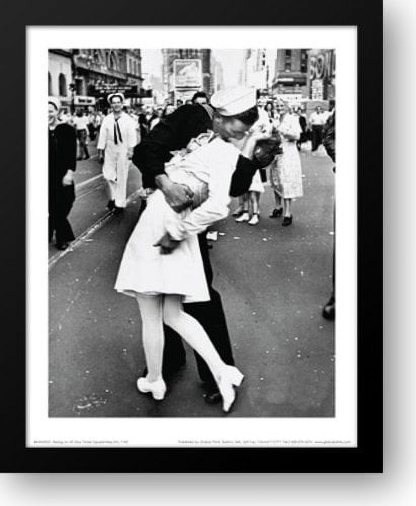 WWII Kiss Poster Kissing On VJ Day World War 2 New 24x36 - Walmart.com