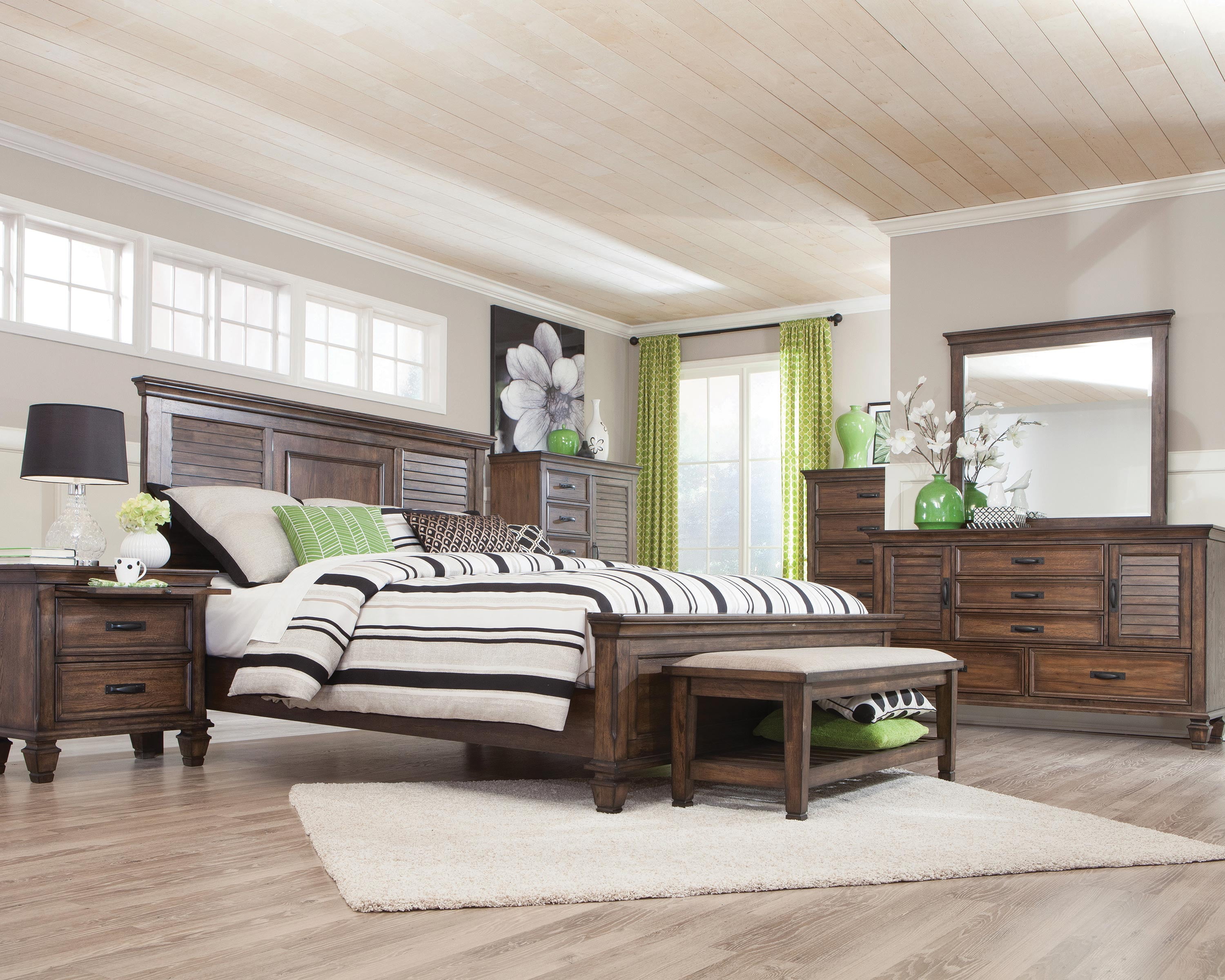 Franco Collection: Full Bedroom Set with Wooden Bed Frame, Dresser and ...