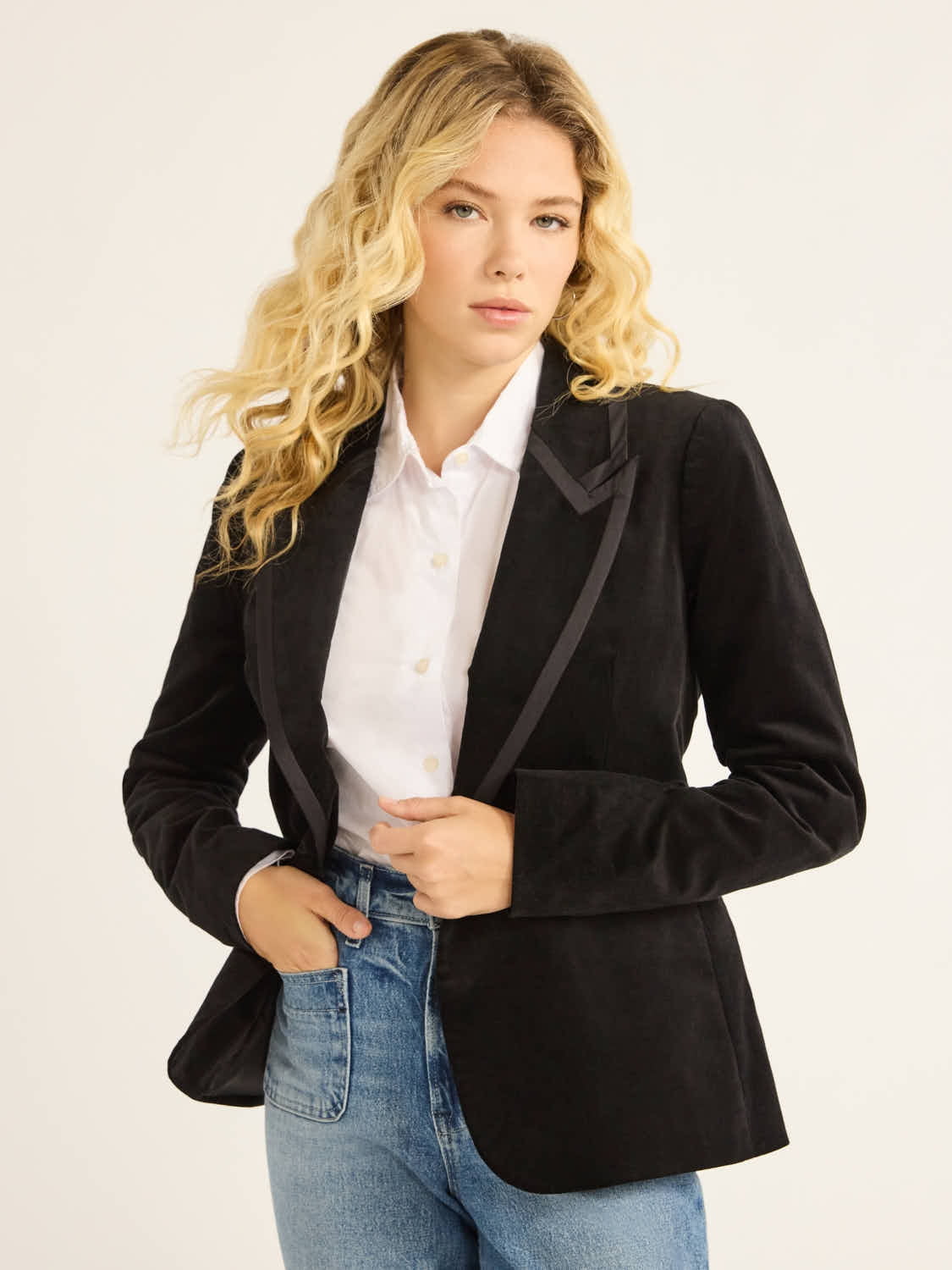 Free Assembly Women's and Women's Plus Stretch Velvet Blazer, Sizes XS ...