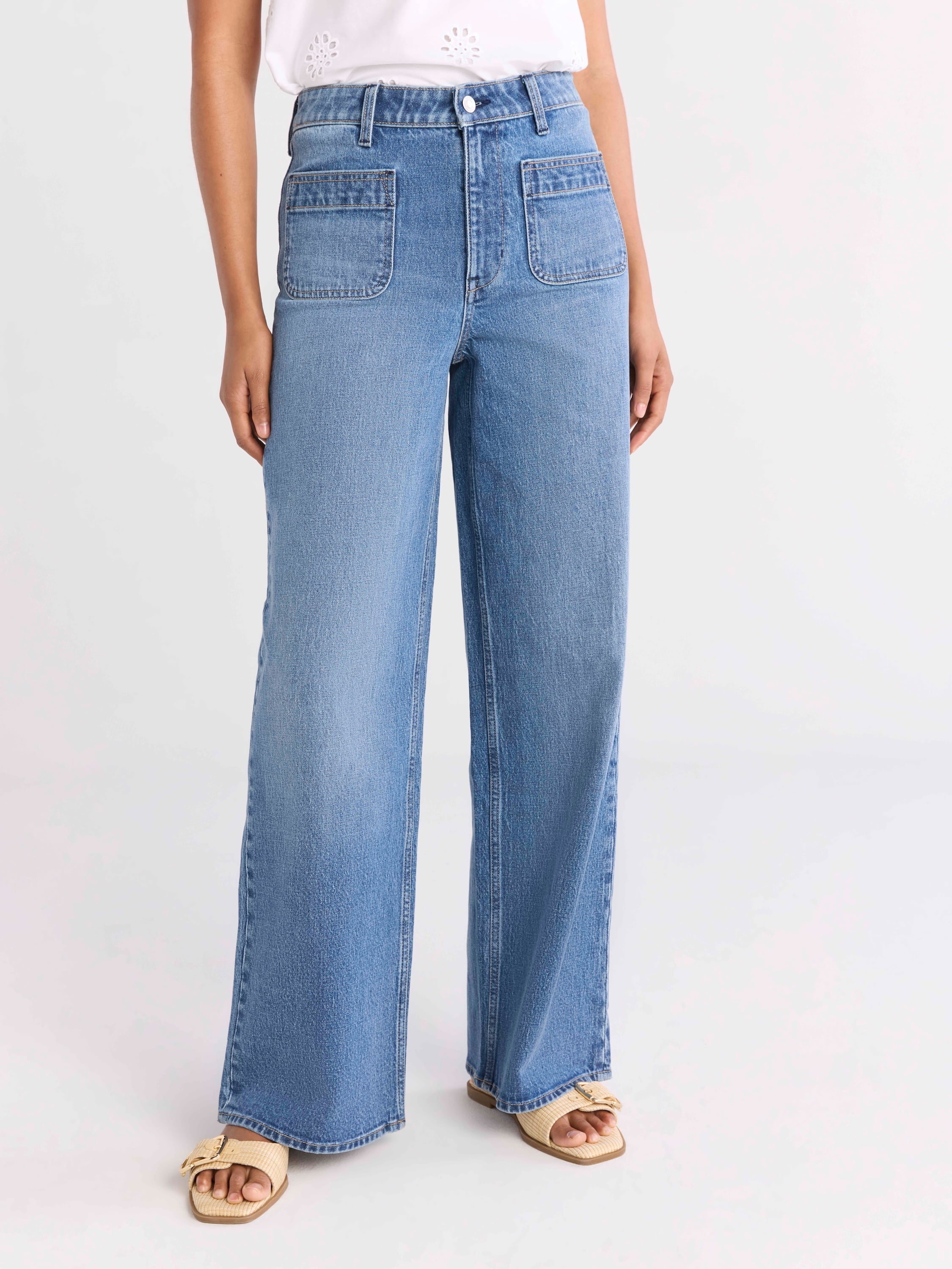 Free Assembly's Women's Wide Leg Jeans with Patch Pockets, 32" Inseam ...