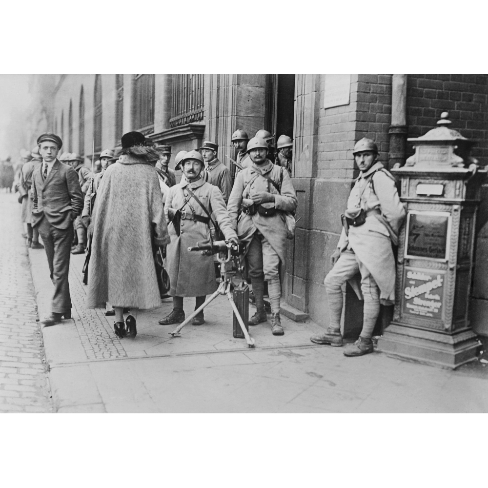 French Soldiers With A Machine Gun Stationed At The Post Office In ...