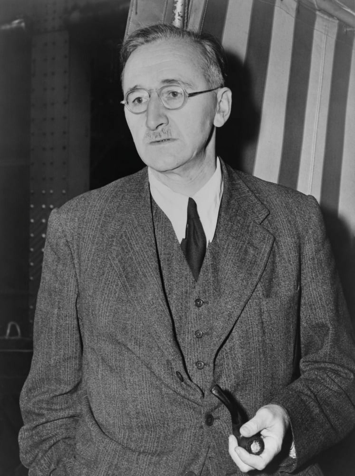 Friedrich August Von Hayek'S 1944 Book History (24 x 36) - Walmart.com