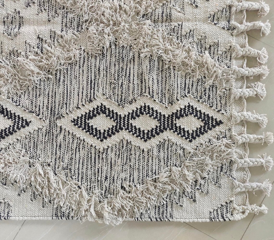Fringed Diamond Pattern Rug with Braid Tassels - Walmart.com