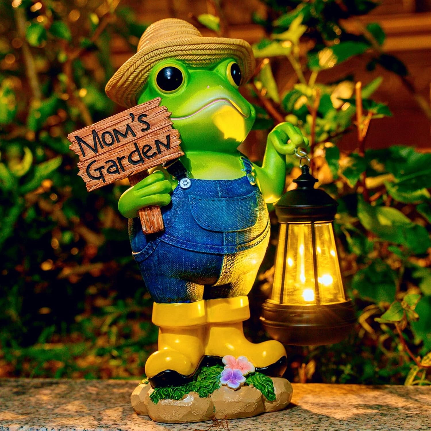 Frog Garden Decoration with Solar Lantern, Gardener Solar Frog Statue ...