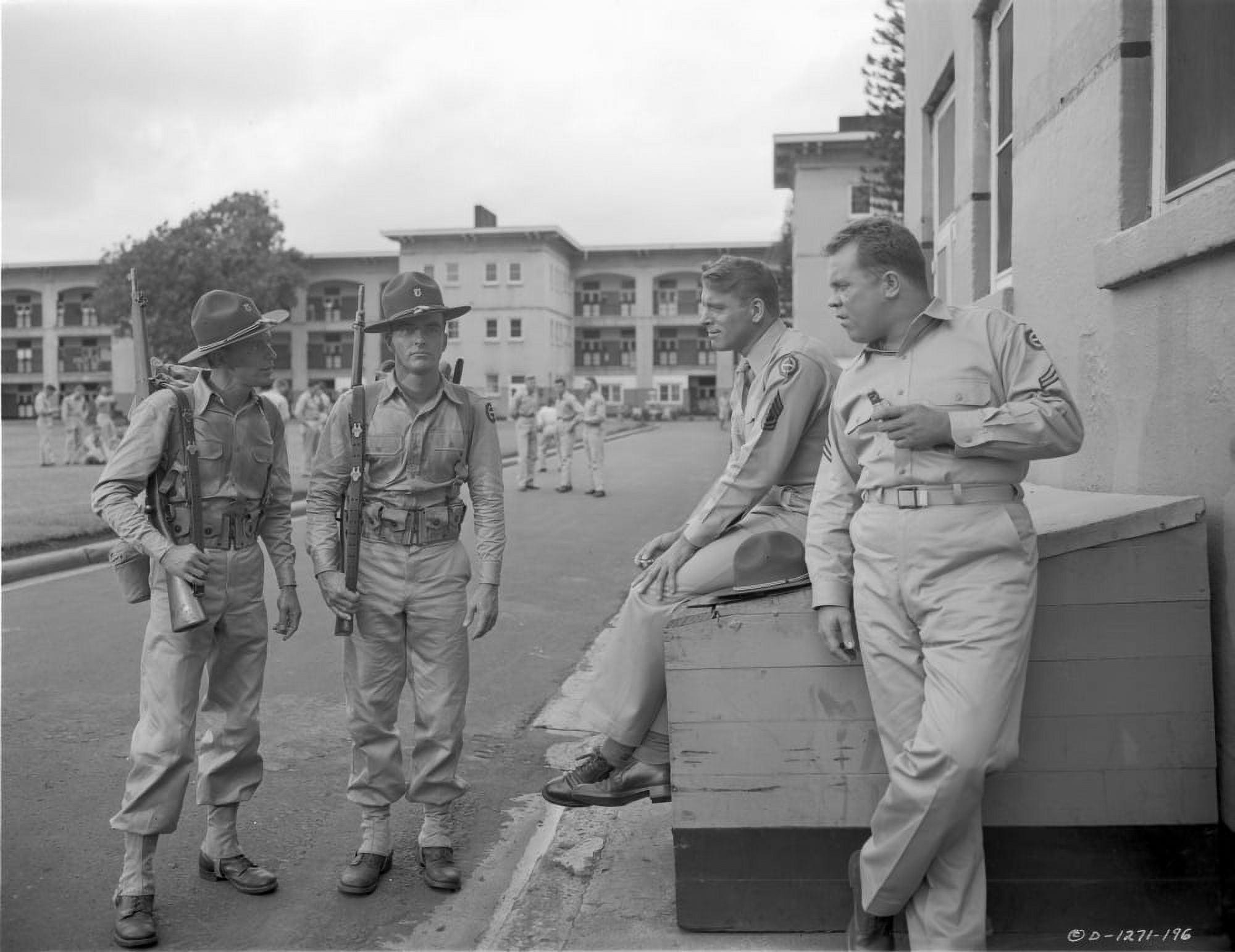 From Here To Eternity Soldiers Talking to each Other in Black and White ...