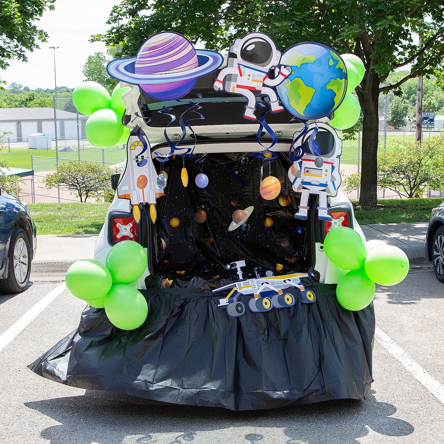 Fun Express Alien Invasion Outer Space Trunk-or-Treat Decorating Kit ...