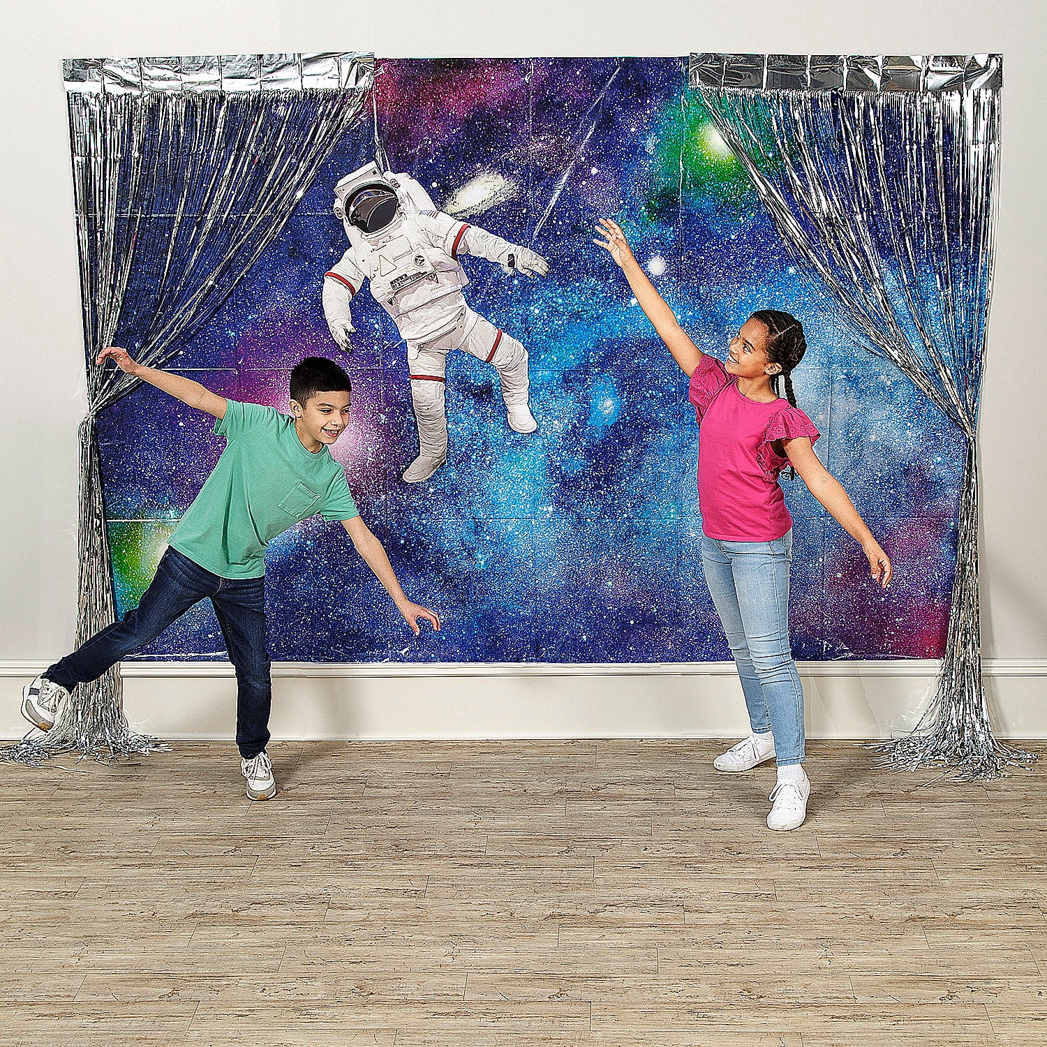 Fun Express Astronaut in Outer Space Backdrop Decorating Kit - 6 Pieces ...