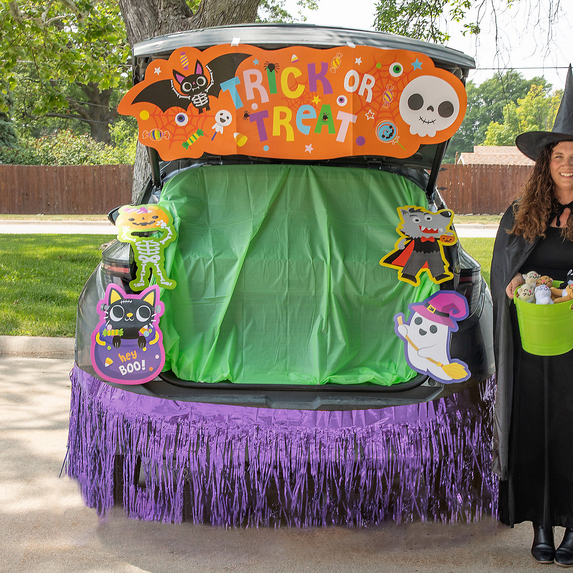 Fun Express Deluxe Boo Crew Trunk-or-Treat Decorating Kit - 7 Pc ...