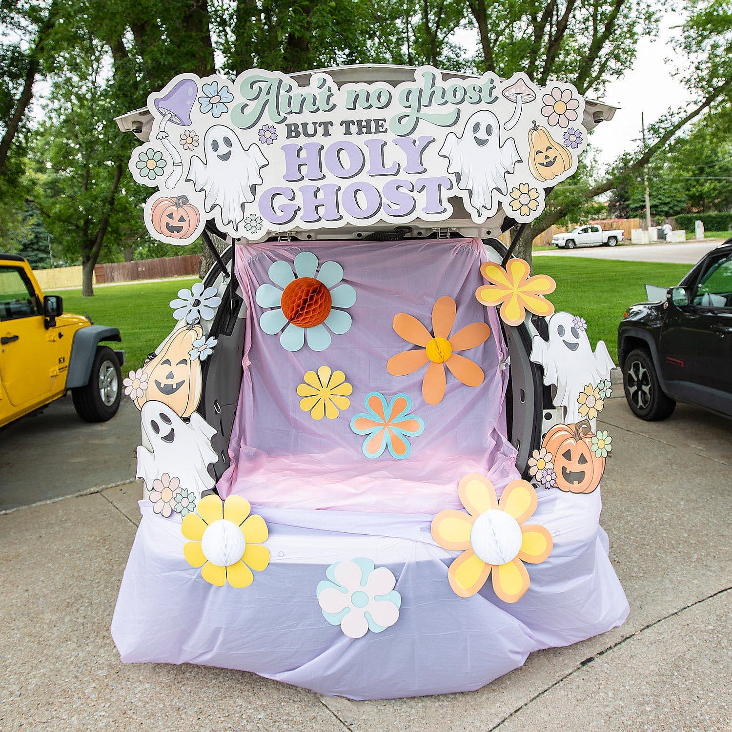 Fun Express Deluxe Religious Holy Ghost Trunk-or-Treat Decorating Kit ...