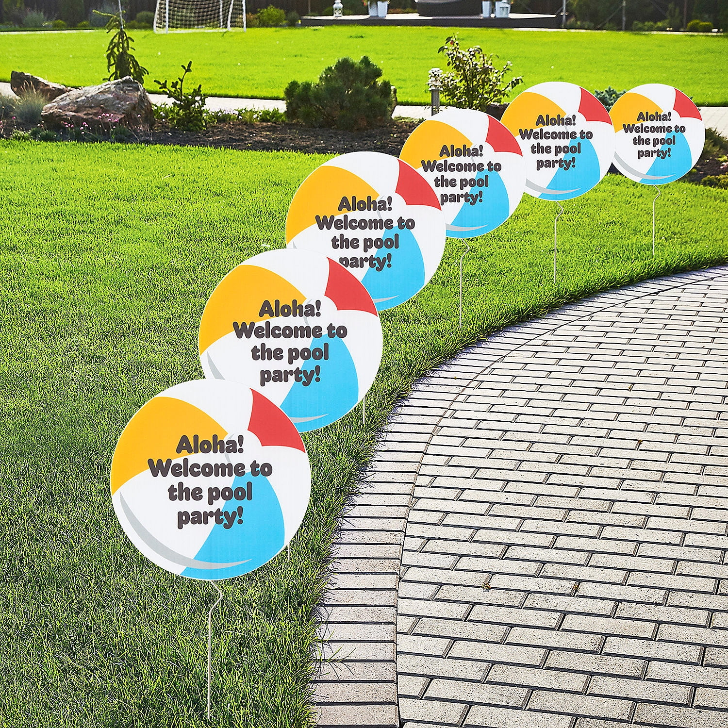 Fun Express Personalized Mini Beach Ball-Shaped Yard Signs, 8" - 6 ...
